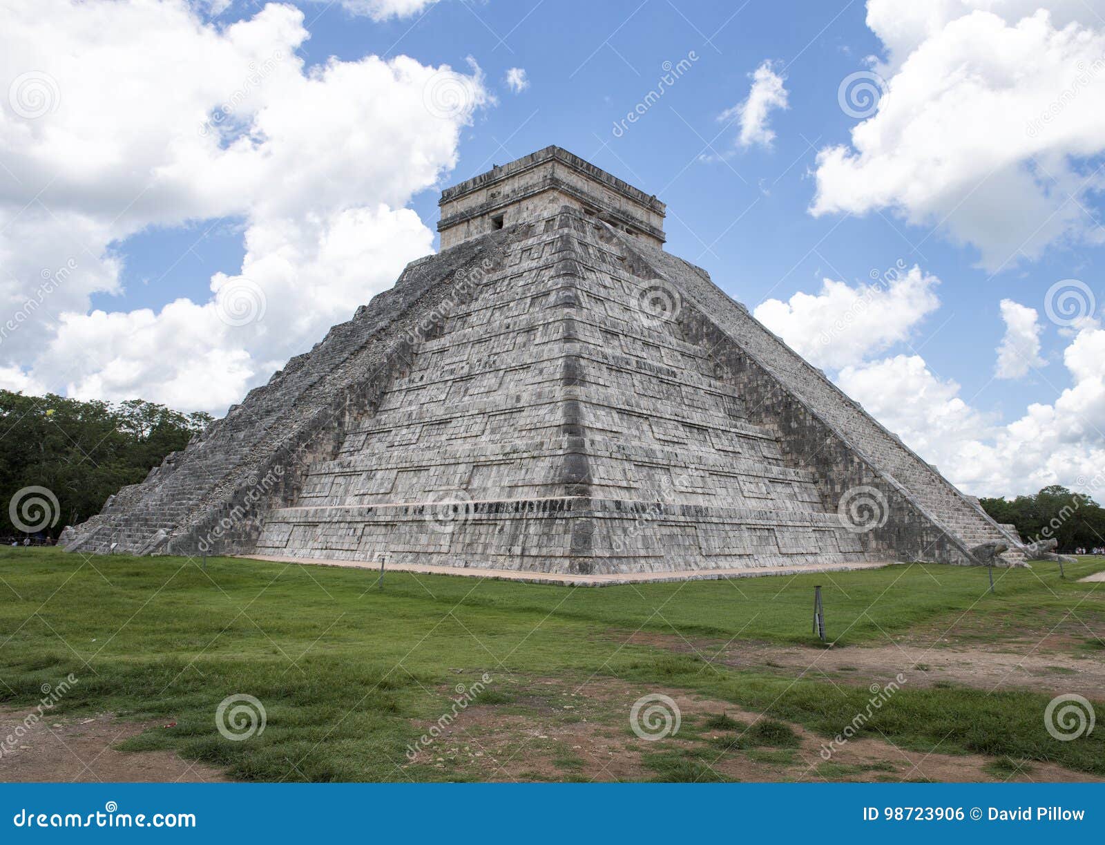 El Castillo Pyramid in Chichen Itza Stock Photo - Image of castillo ...