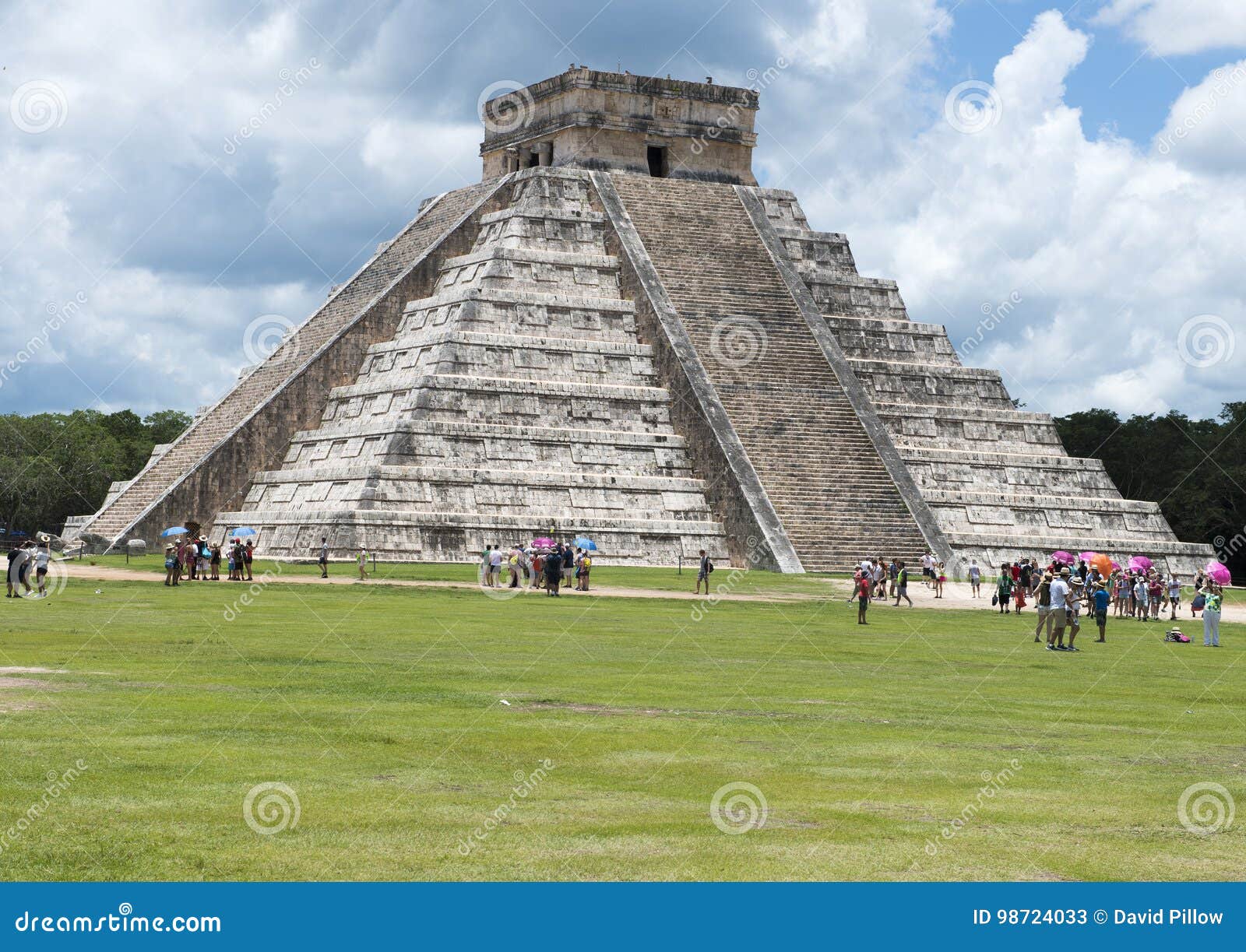 El Castillo Pyramid In The Ancient Mayan Ruins Of Chichen Itza, Yucatan ...