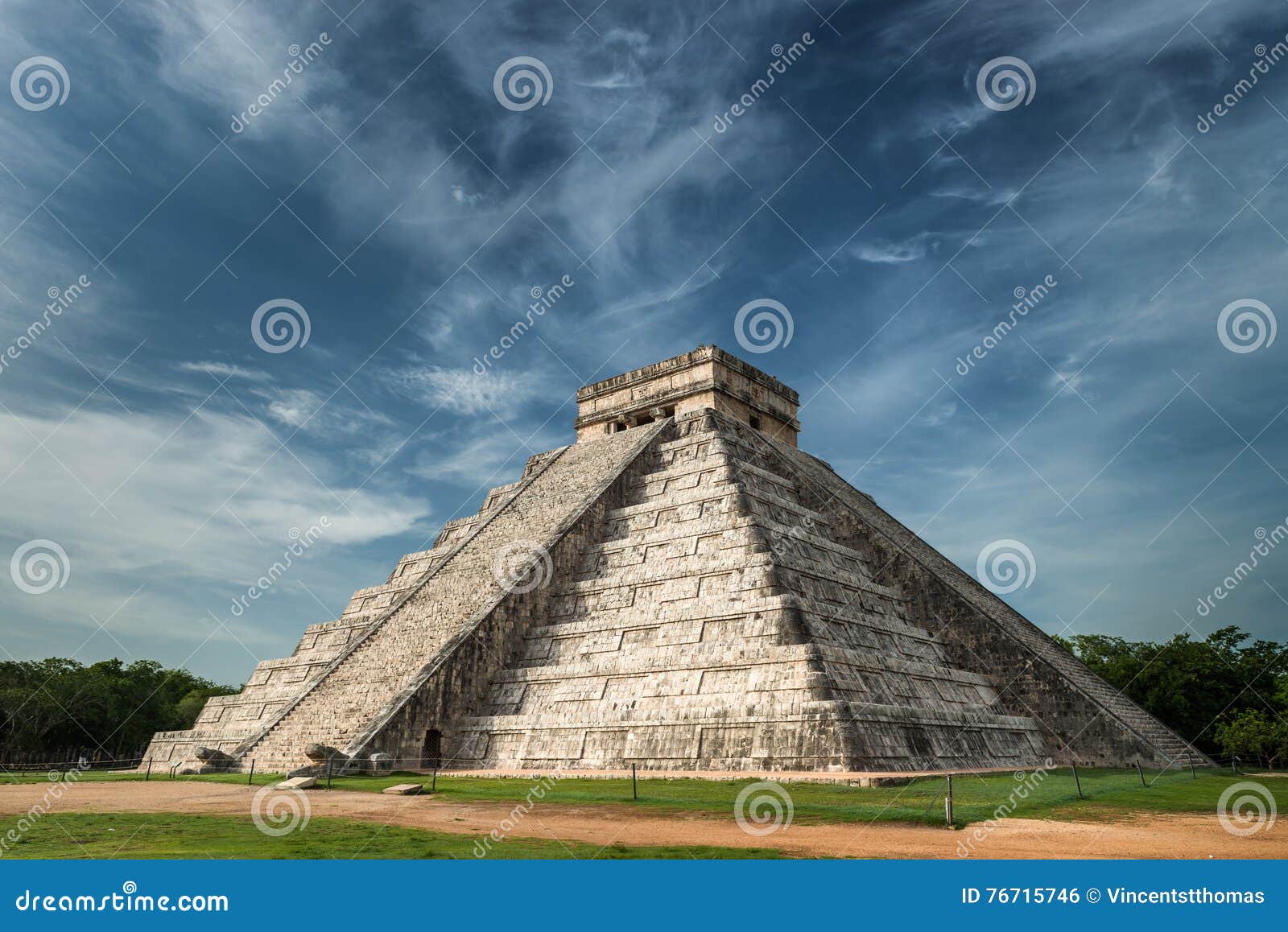 Pyramid of Kukulcan stock photo. Image of mexico, ancient - 76715746