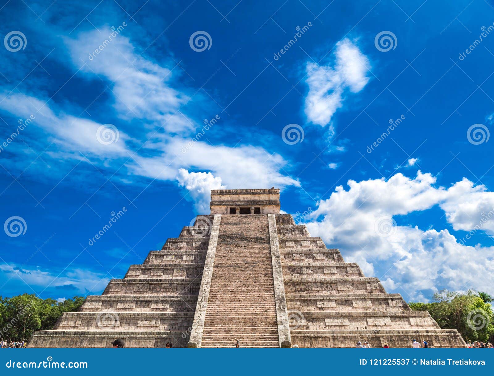 The Pyramid of Kukulkan in Chichen Itza. Mayan Pyramids, Sky, Cl Stock ...