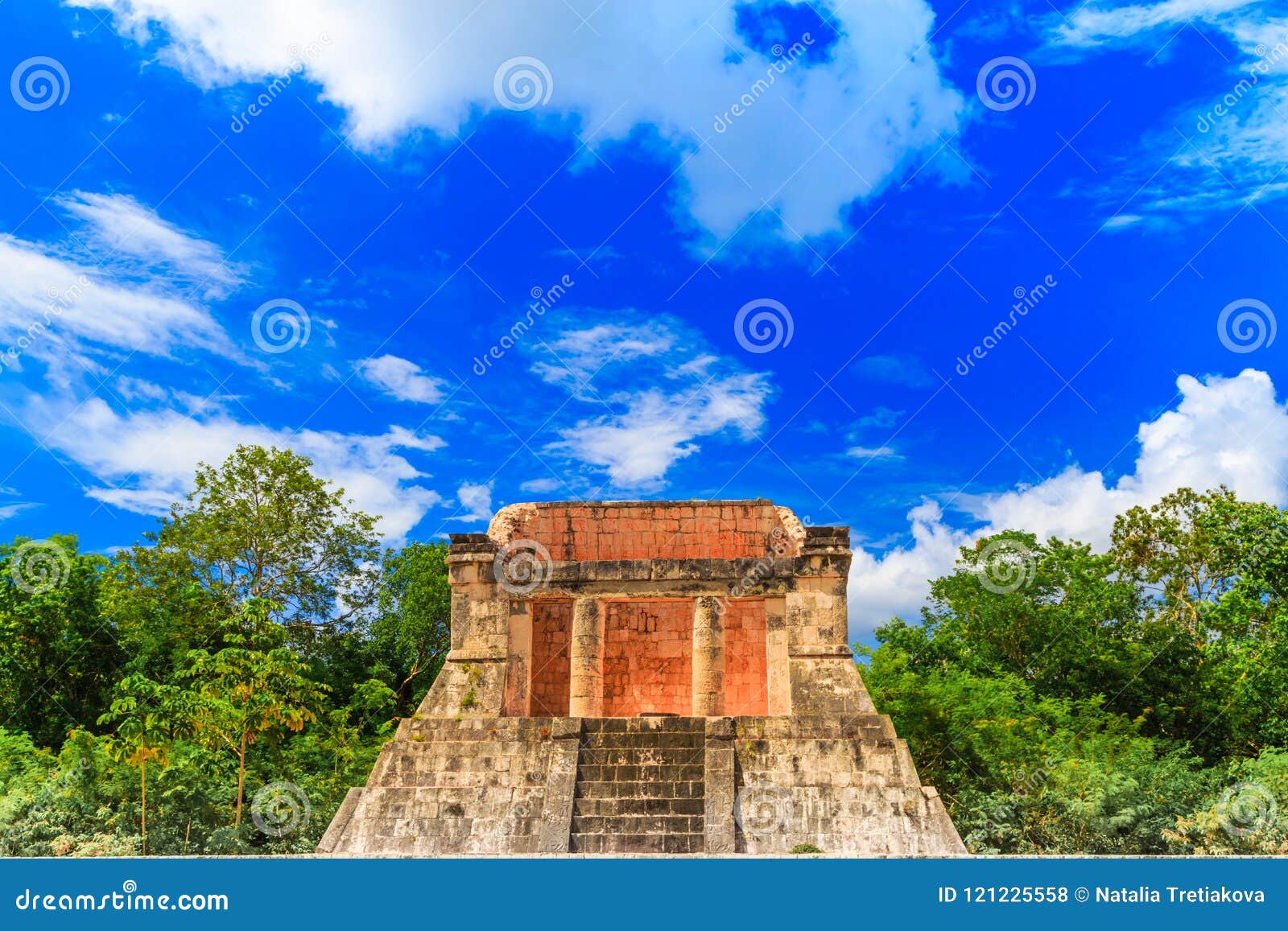 The Pyramid of Kukulkan in Chichen Itza. Mayan Pyramids, Sky, Cl Stock ...