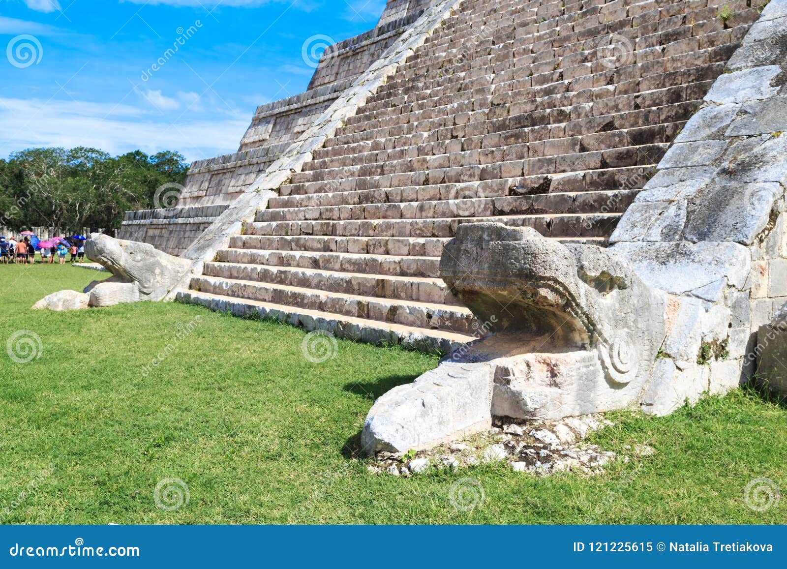 The Pyramid of Kukulkan in Chichen Itza. Mayan Pyramids, Sky, Cl Stock ...