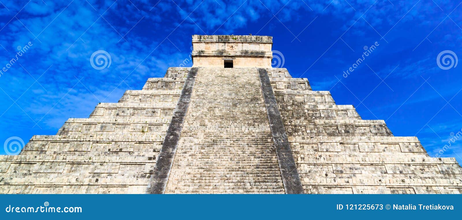 The Pyramid of Kukulkan in Chichen Itza. Mayan Pyramids, Sky, Cl Stock ...