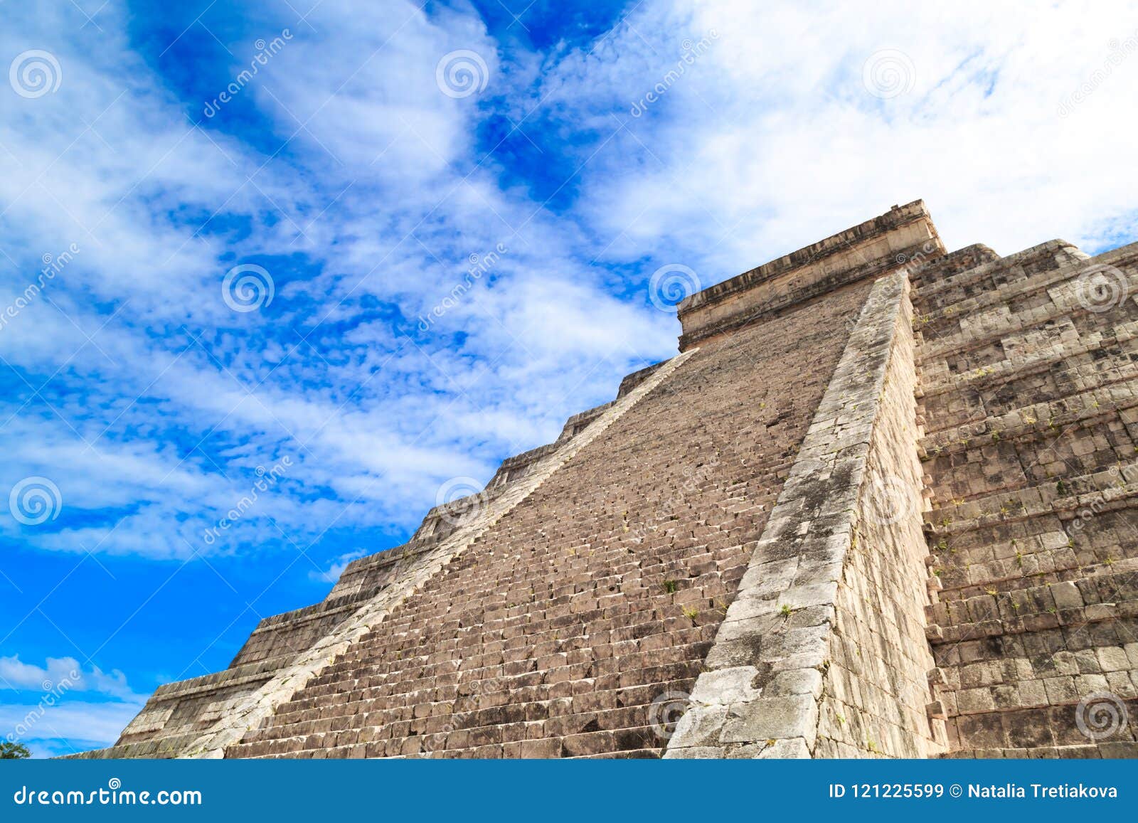The Pyramid of Kukulkan in Chichen Itza. Mayan Pyramids, Sky, Cl Stock ...