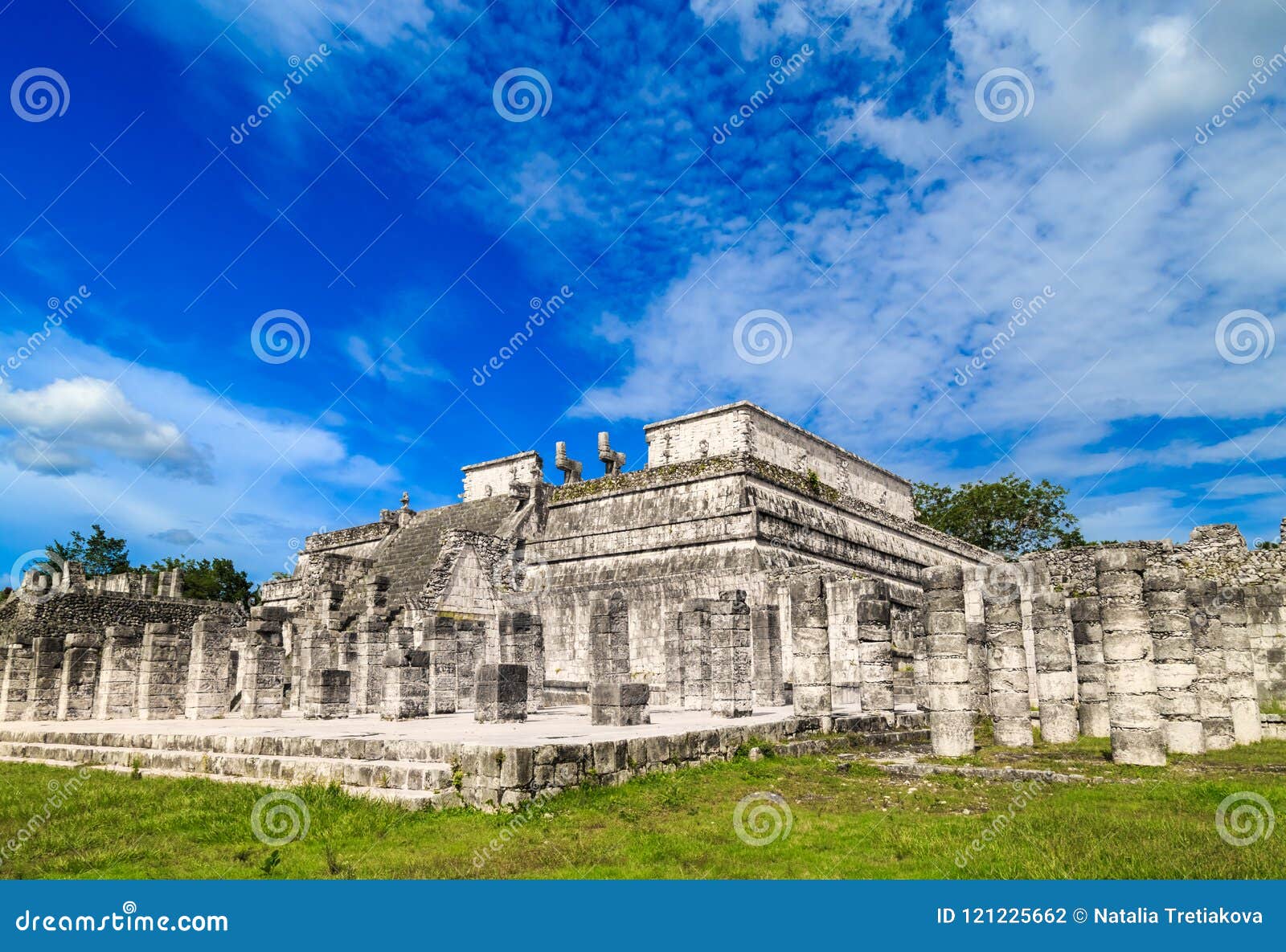 The Pyramid of Kukulkan in Chichen Itza. Mayan Pyramids, Sky, Cl Stock ...