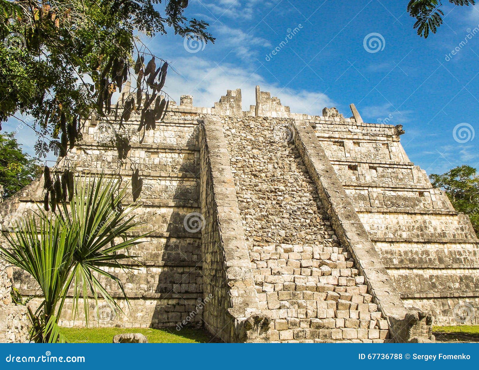 Pyramid of Kukulkan stock photo. Image of legacy, kukulkan - 67736788