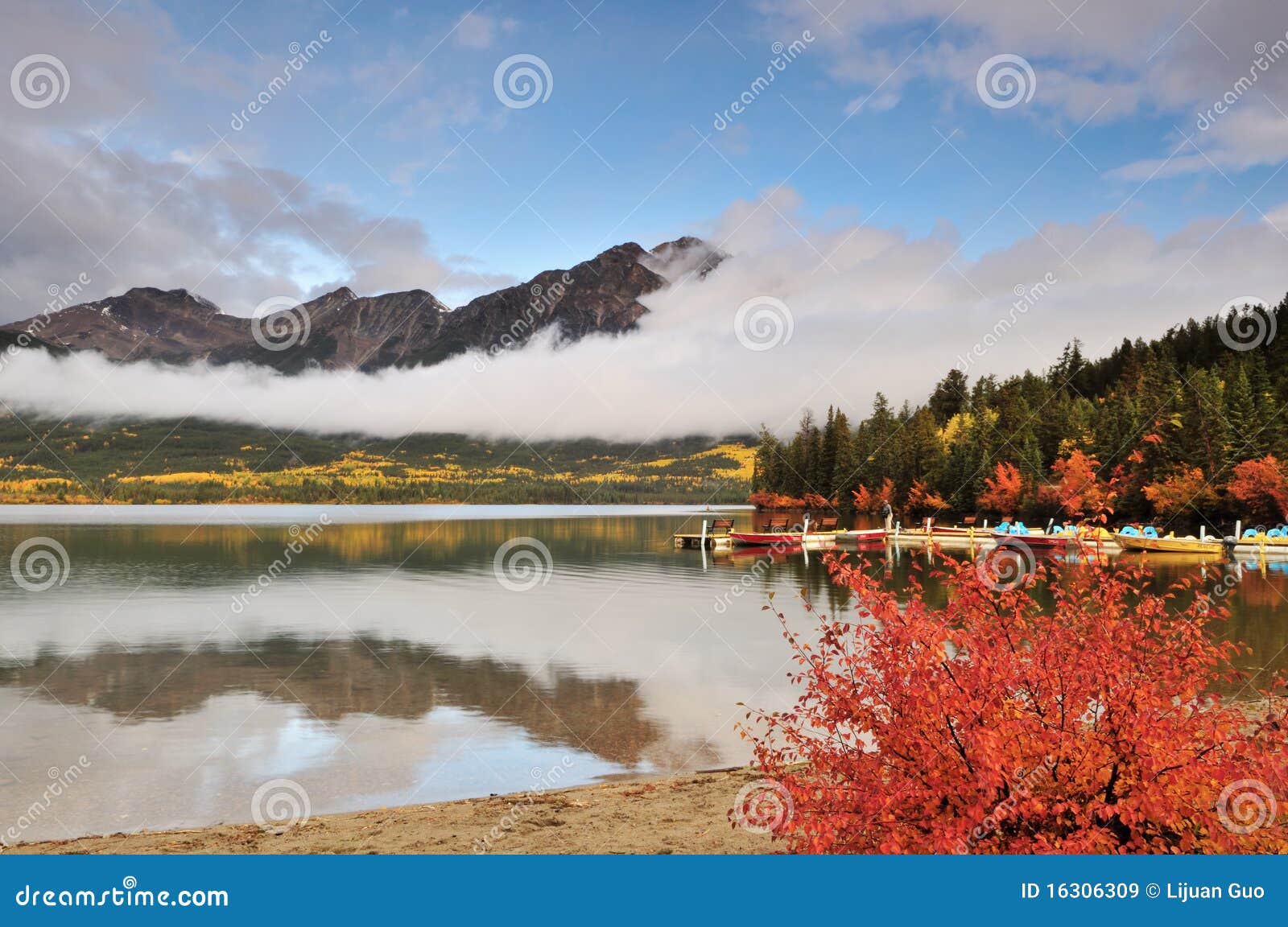 Pyramid Lake and Fall Color, Jasper Stock Image - Image of dock ...