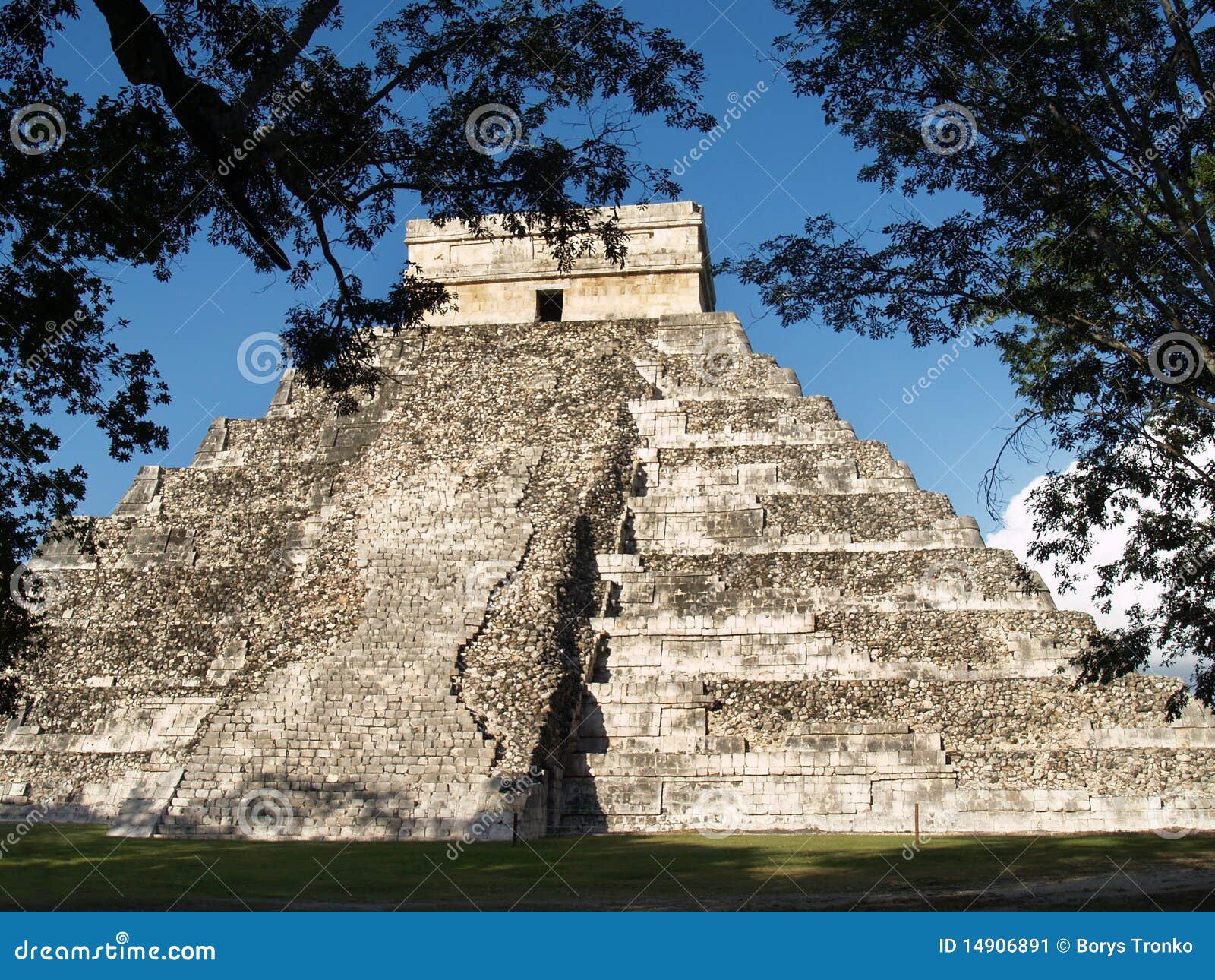 Pyramid Maya stock image. Image of summer, anchient, itza - 14906891