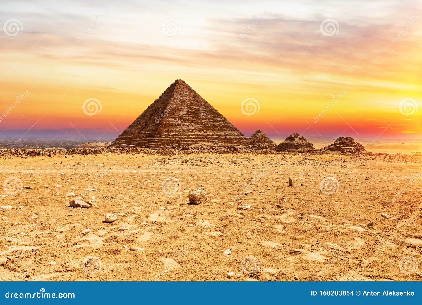 The Pyramid or Menkaure and the Pyramids of the Queens at Sunset, Giza ...