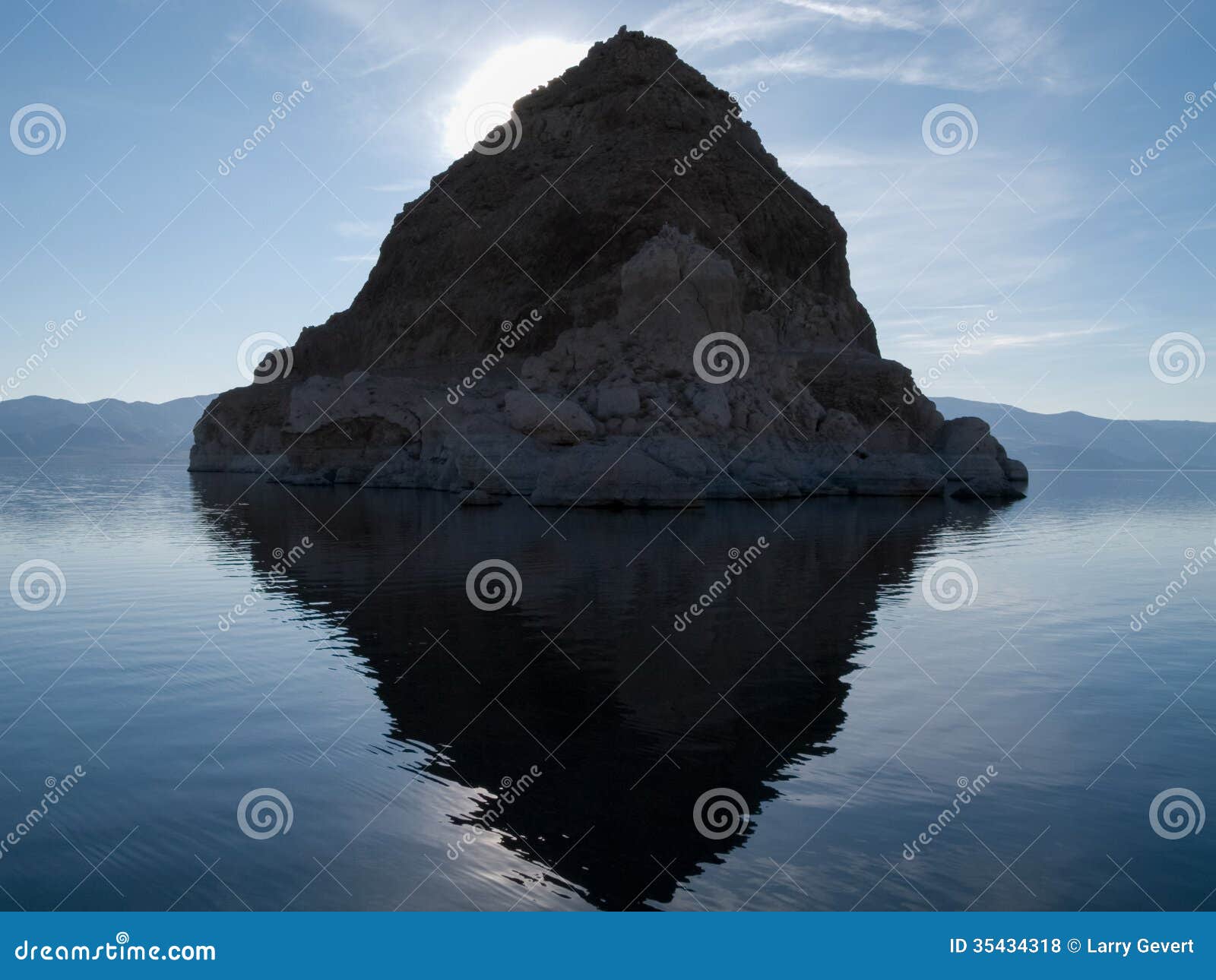 The Pyramid at Pyramid Lake Stock Photo - Image of black, beach: 35434318