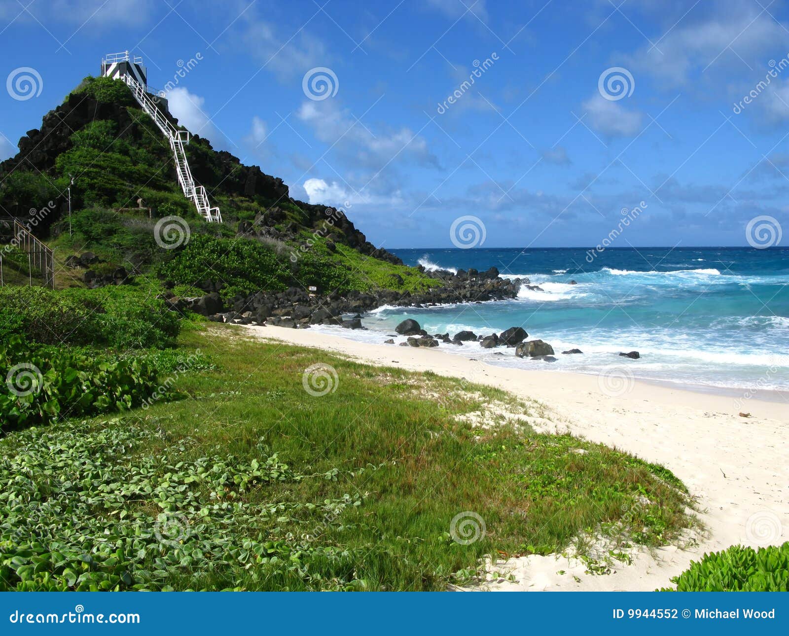 Pyramid Rock Light - Kaneohe Stock Photo - Image of oahu, vessels: 9944552