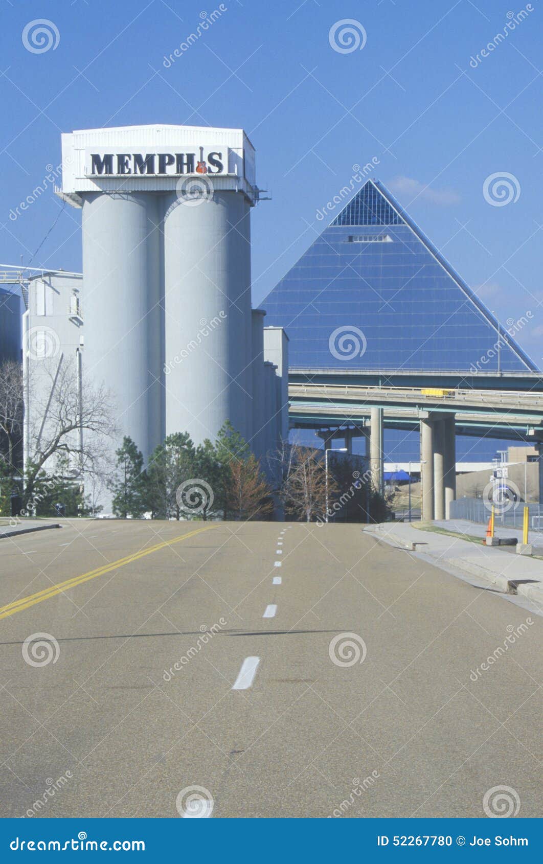 The Pyramid Sports Arena in Memphis, TN Editorial Image - Image of tenn ...