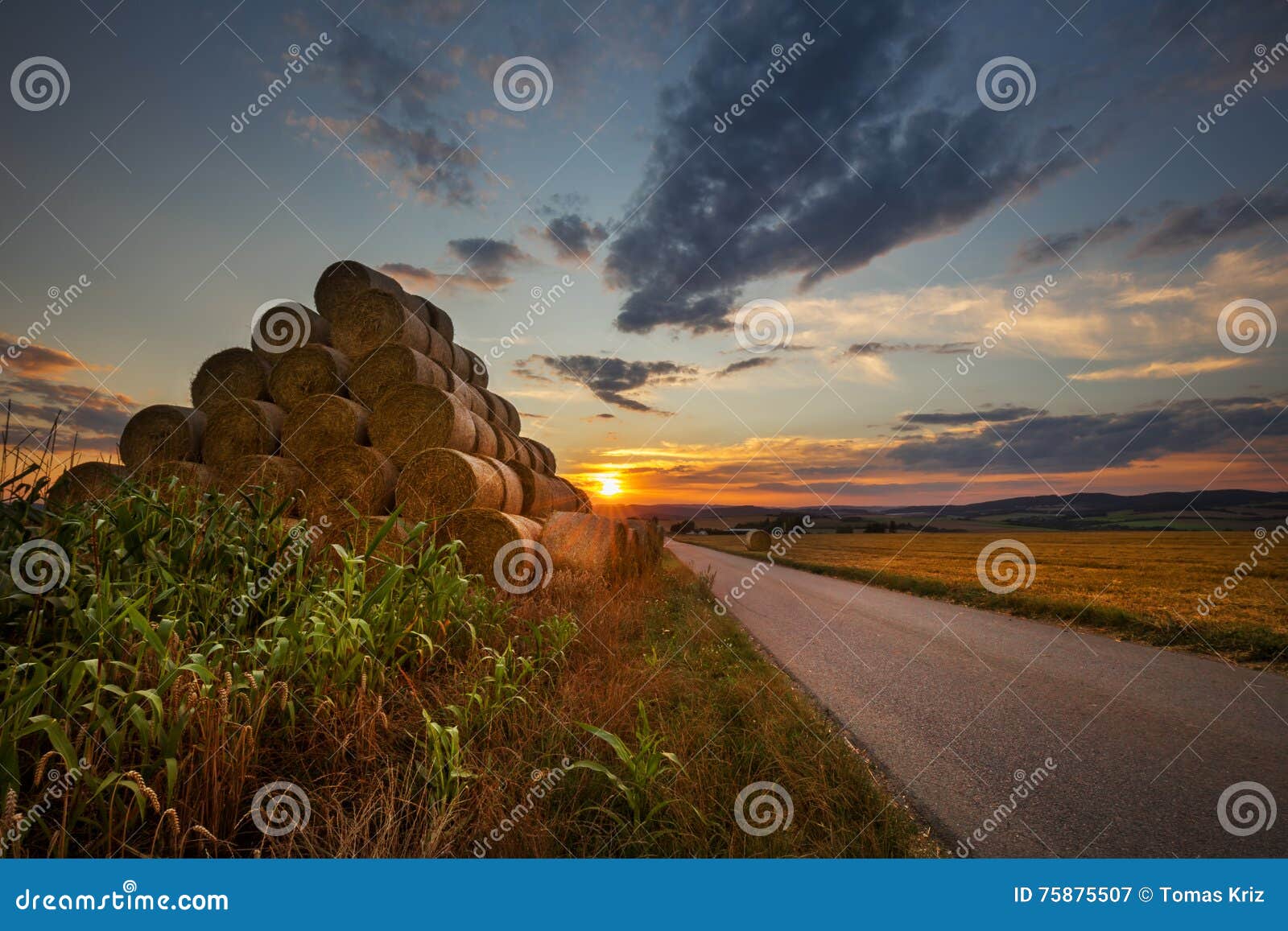The pyramid of straw bales stock image. Image of pole - 75875507