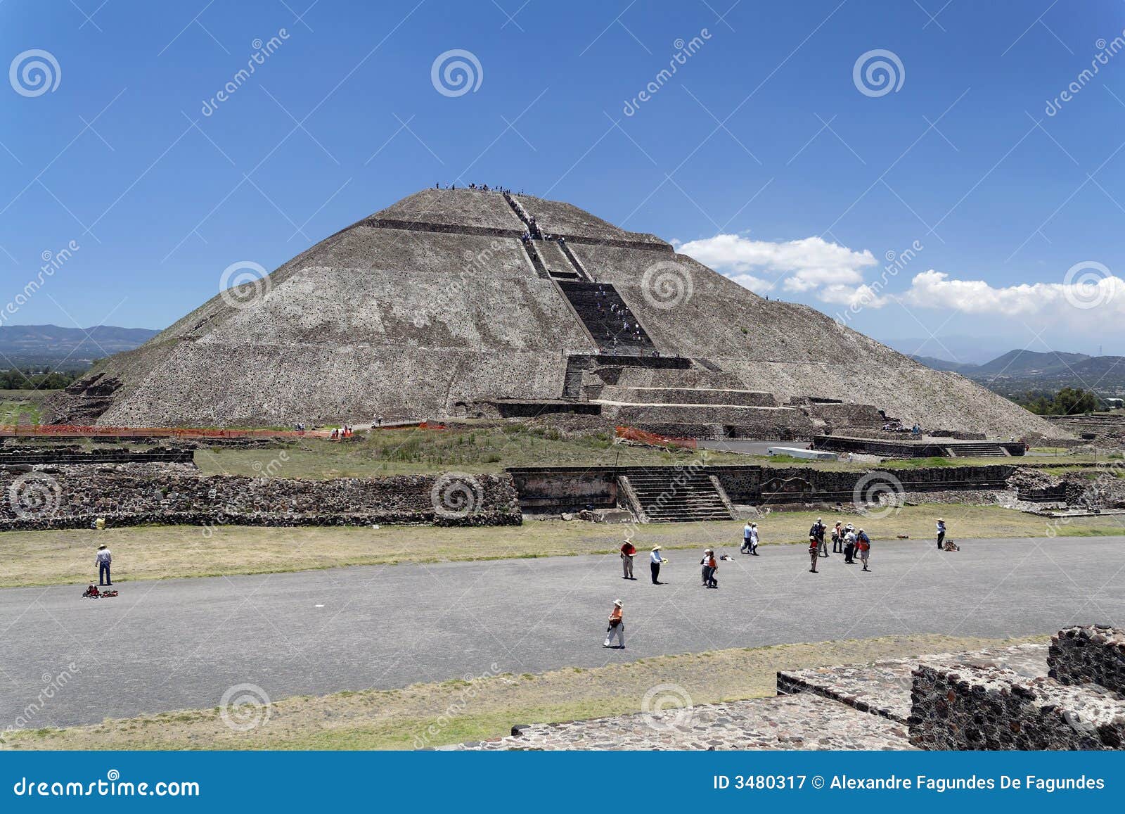 Pyramid of the Sun Teotihuacan Editorial Photography - Image of aztec ...