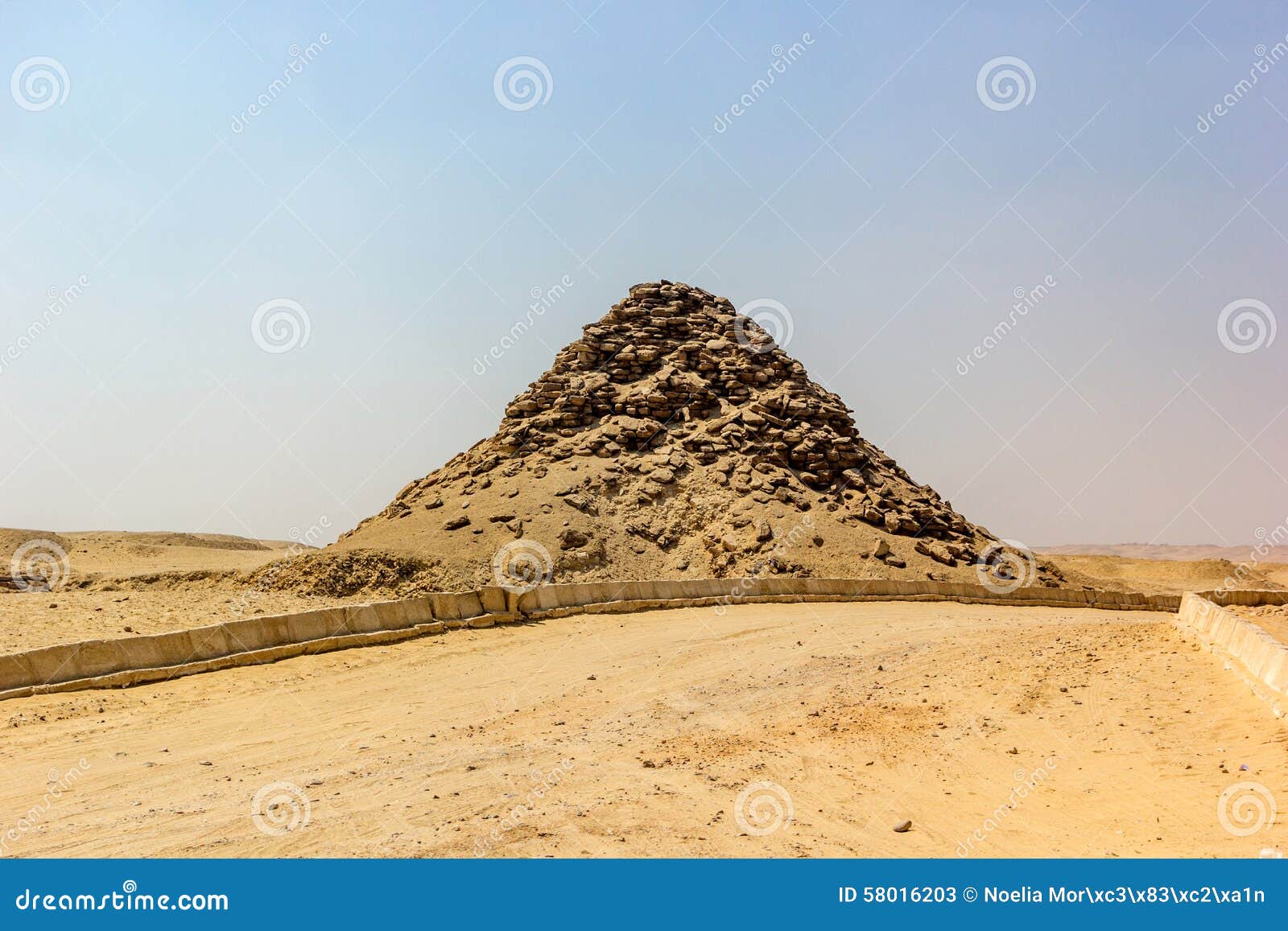 Pyramid of Userkaf stock image. Image of saqqara, pyramid - 58016203