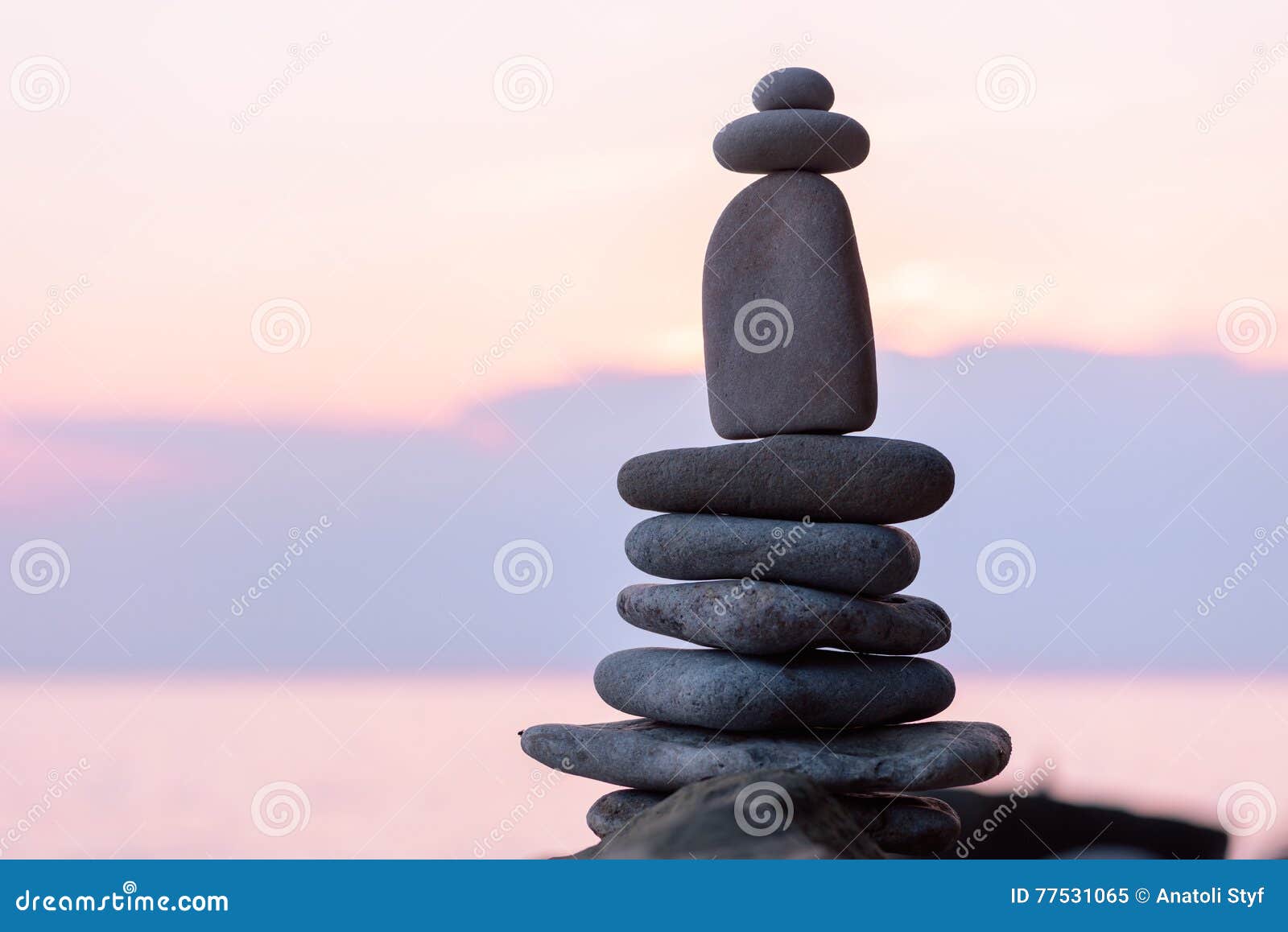 Pyramidal Balance of Pebbles Stock Image - Image of precision, rock ...
