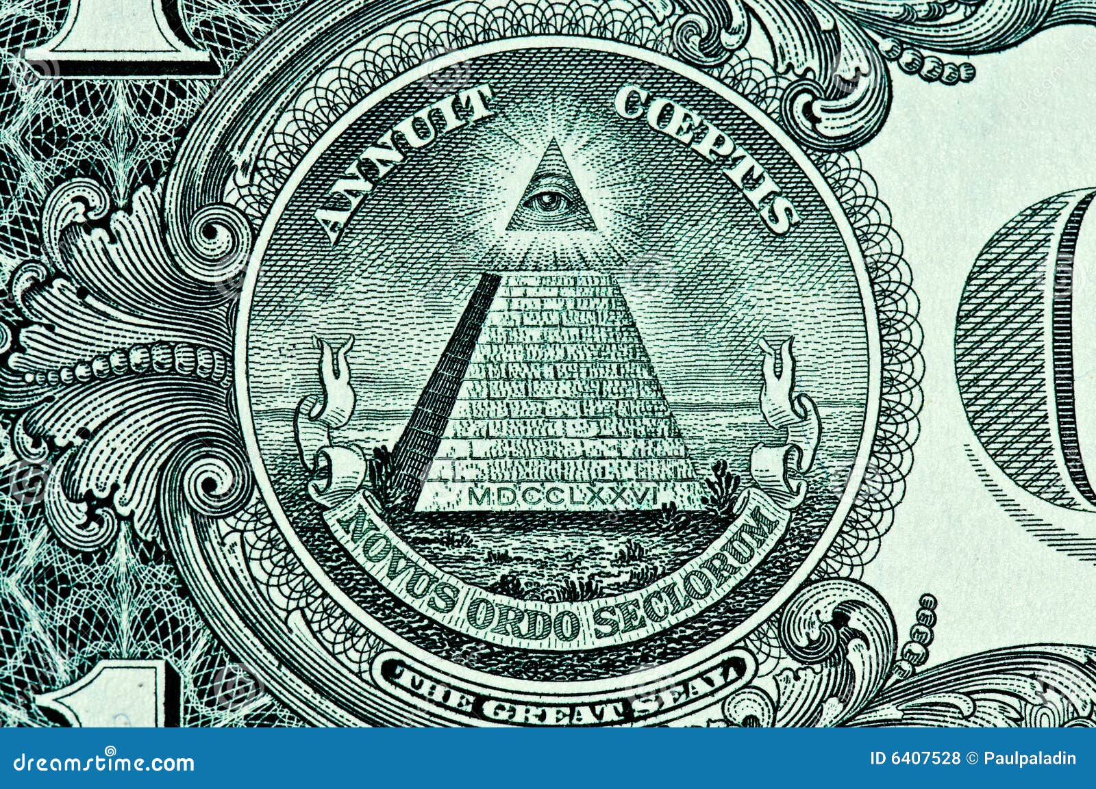 Pyramide Auf Einem Dollarschein Stockfoto - Bild von makro ...