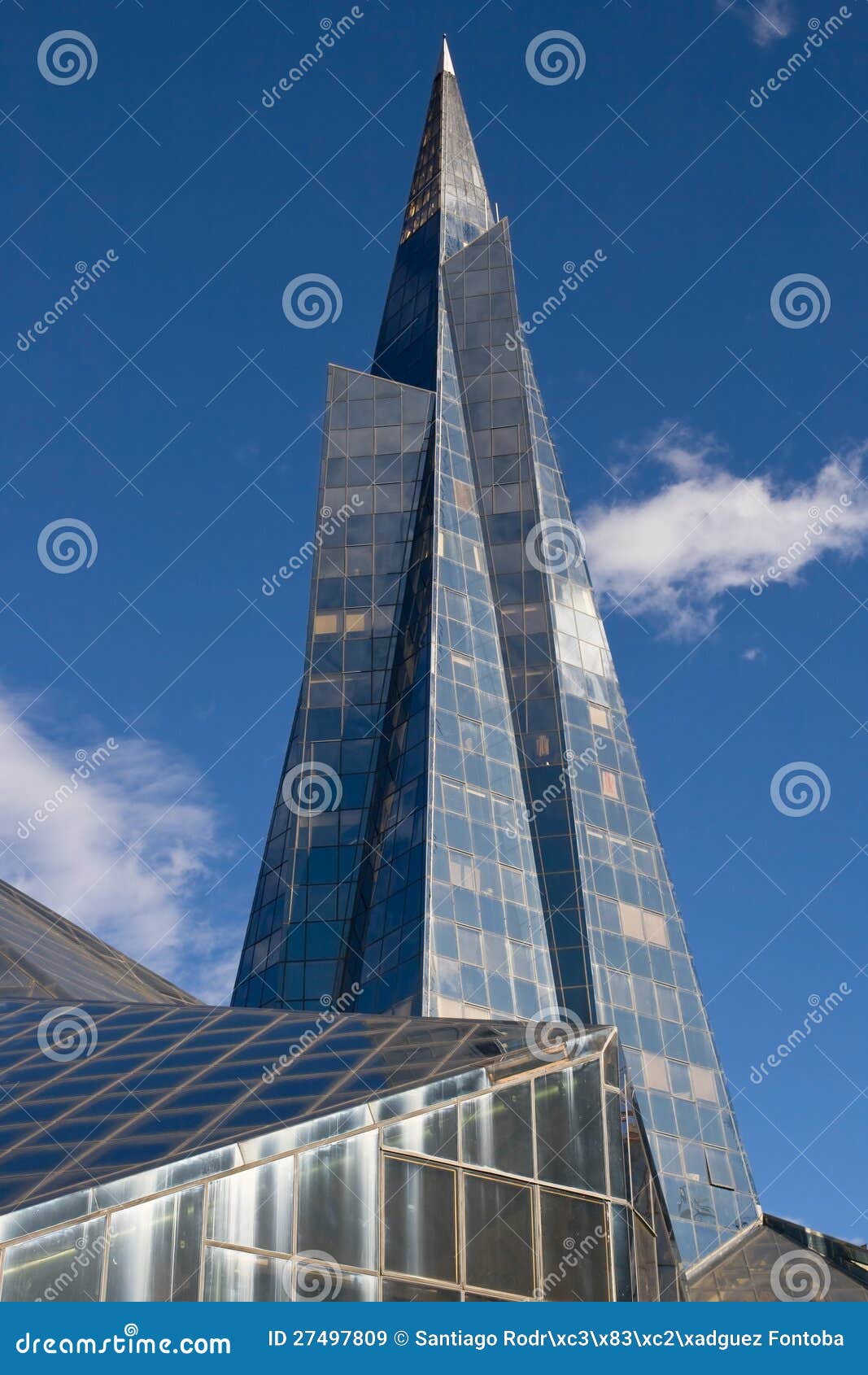 Pyramide de l'Andorre image stock. Image du bureau, hublots - 27497809