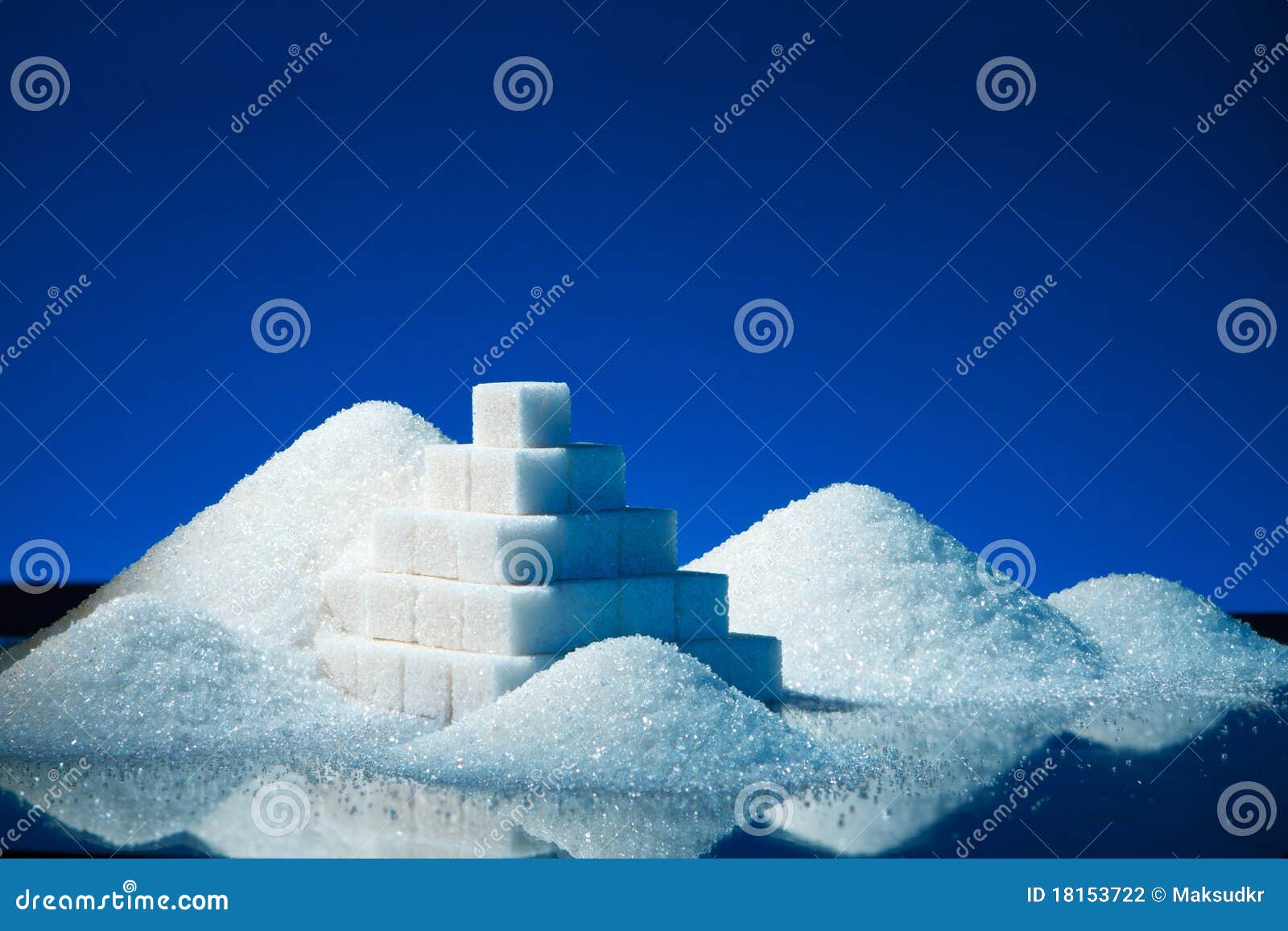 Pyramide de sucre photo stock. Image du renverser, sable - 18153722