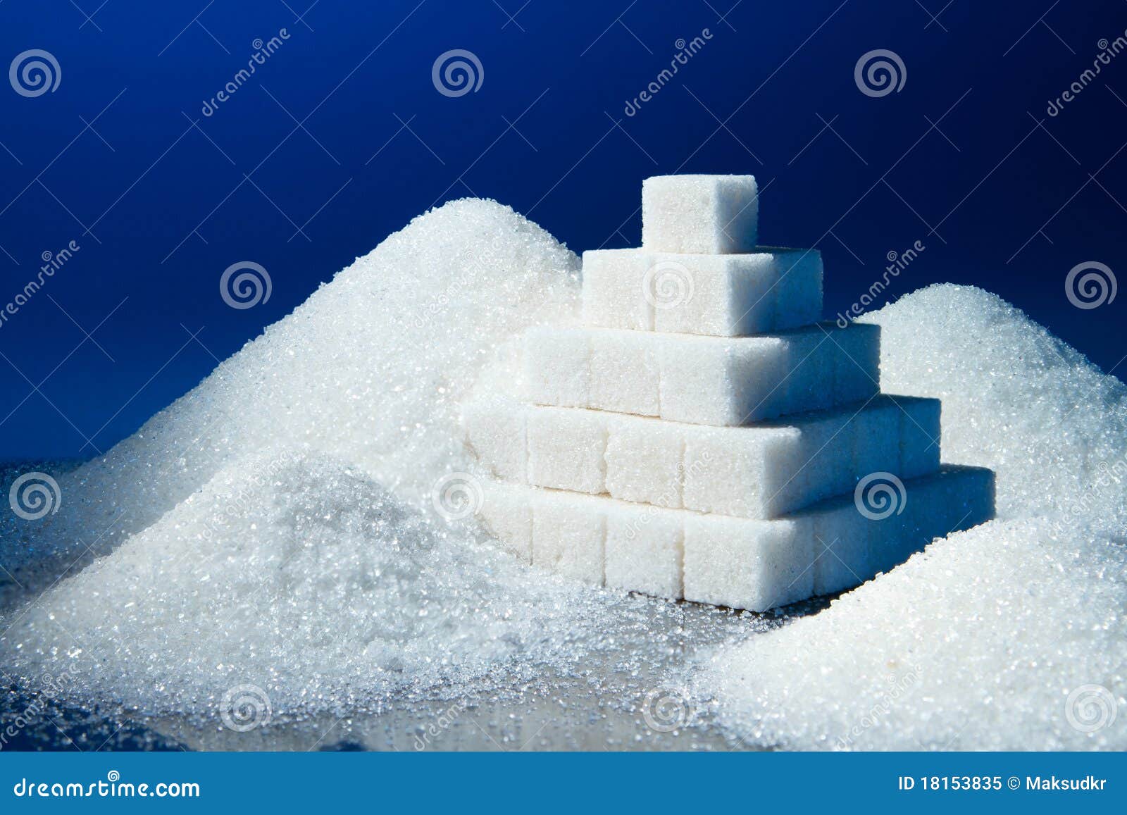 Pyramide de sucre image stock. Image du nourriture, fond - 18153835