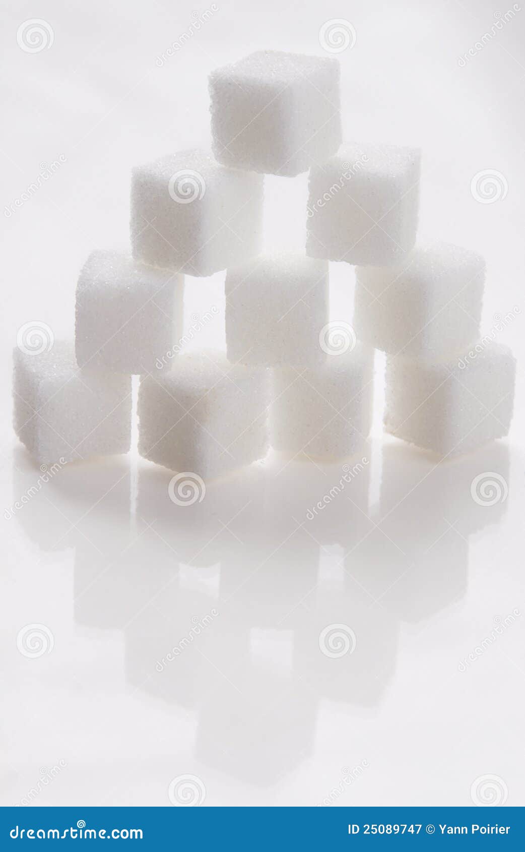 Pyramide de sucre image stock. Image of doux, cube, sucre - 25089747