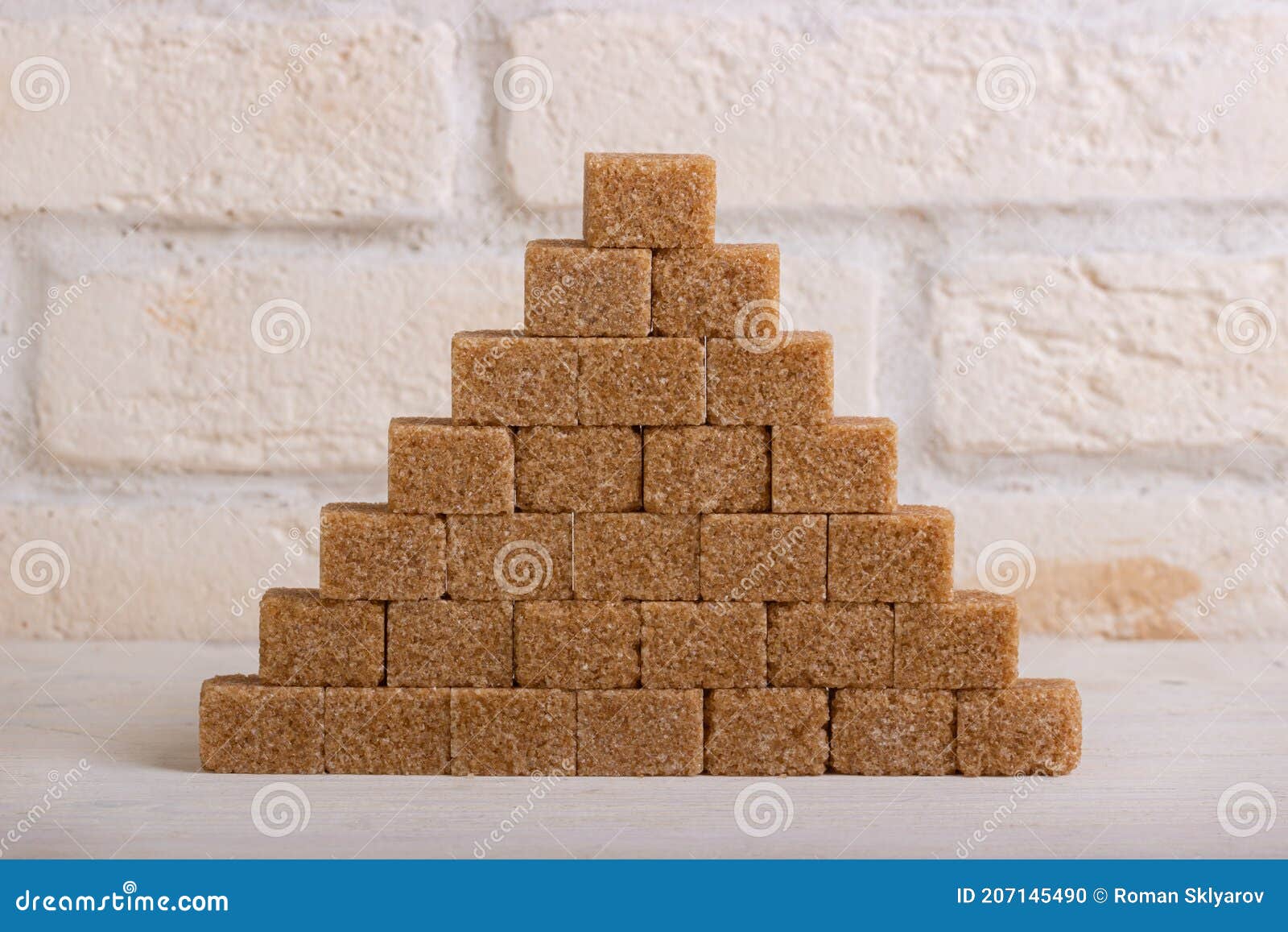 Pyramide De Sucre De Canne Sous Forme De Cubes Photo stock - Image du ...