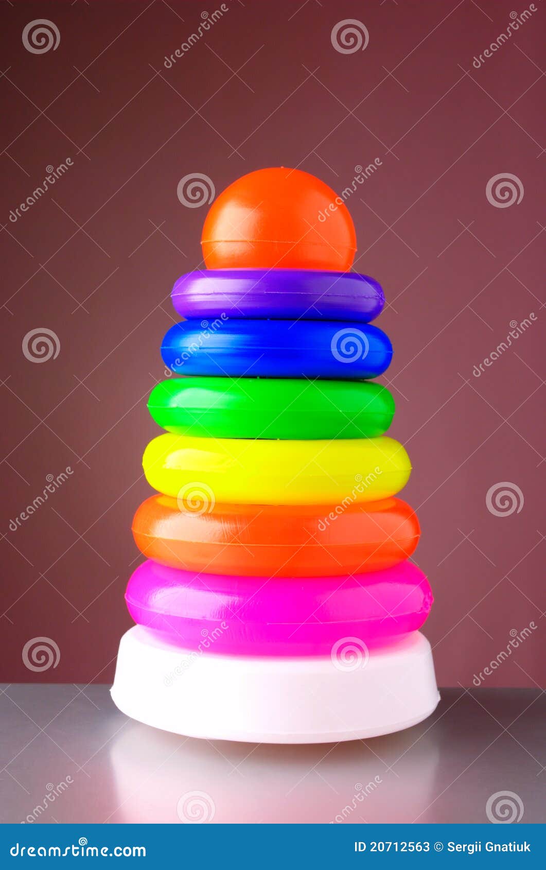 Pyramide der Kinder stockbild. Bild von nachricht, multi - 20712563