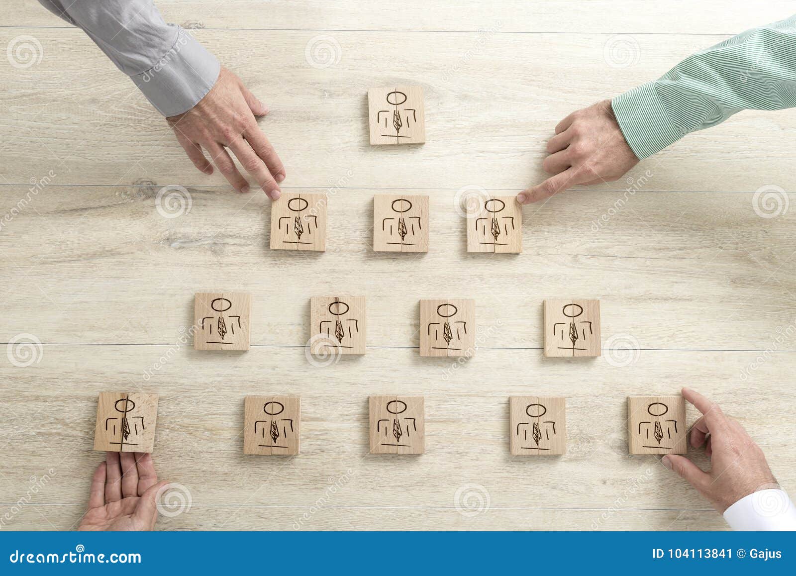 Pyramide Des Chiffres Sur Les Blocs En Bois Image stock - Image du ...