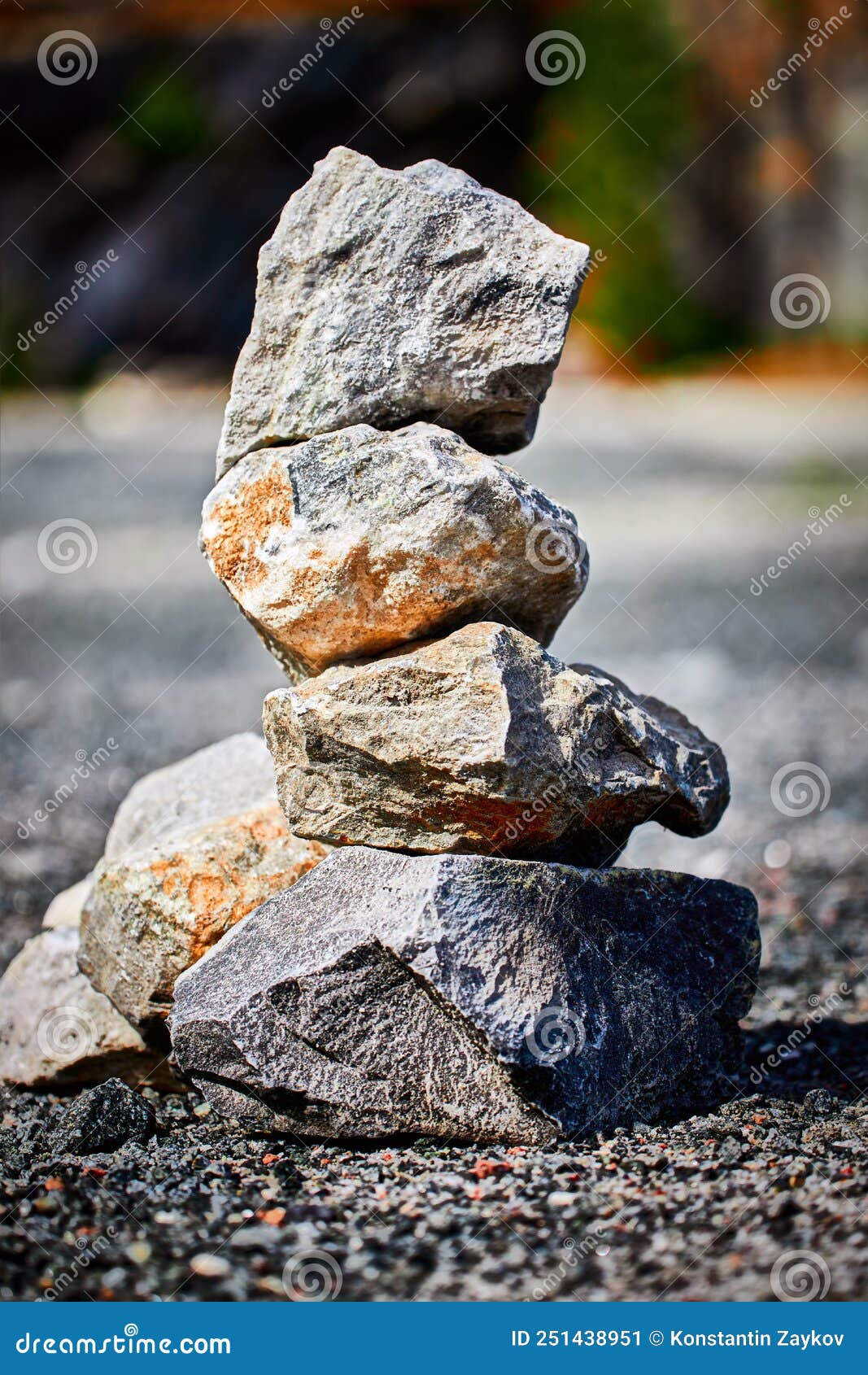 Pyramide En Pierre De Granit. Image stock - Image du effectué, détente ...