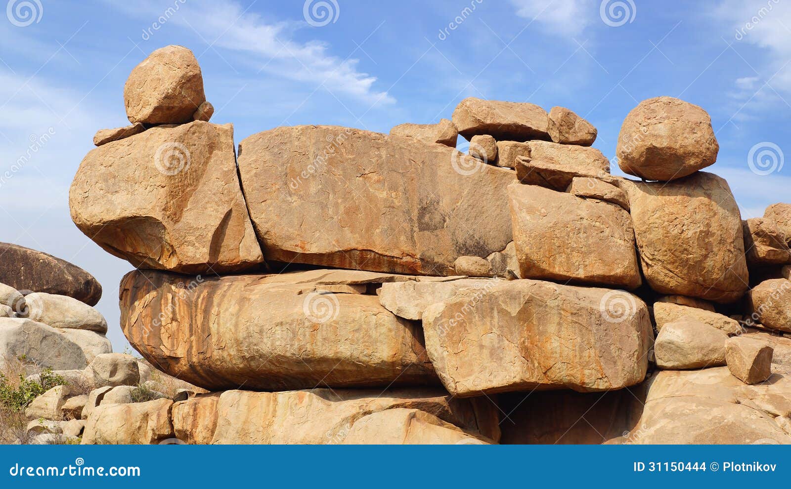 Pyramide En Pierre Naturelle Hampi, Inde Photo stock - Image du ...