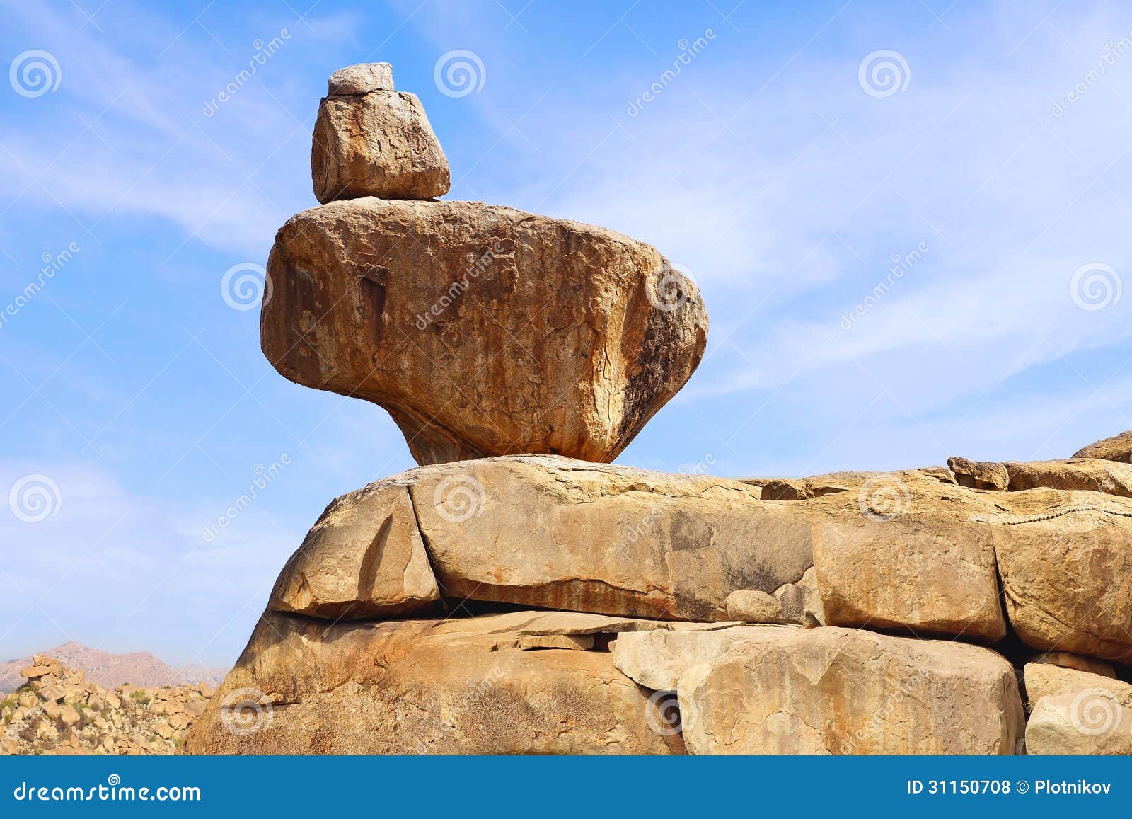 Pyramide En Pierre Naturelle Hampi, Inde Photo stock - Image du ...