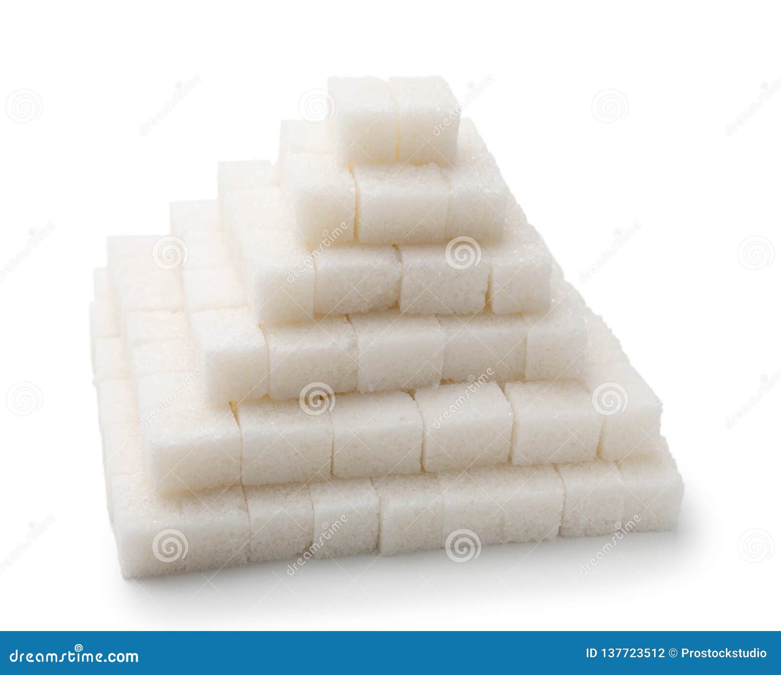 Pyramide Faite De Cubes En Sucre Sur Le Fond Blanc Photo stock - Image ...