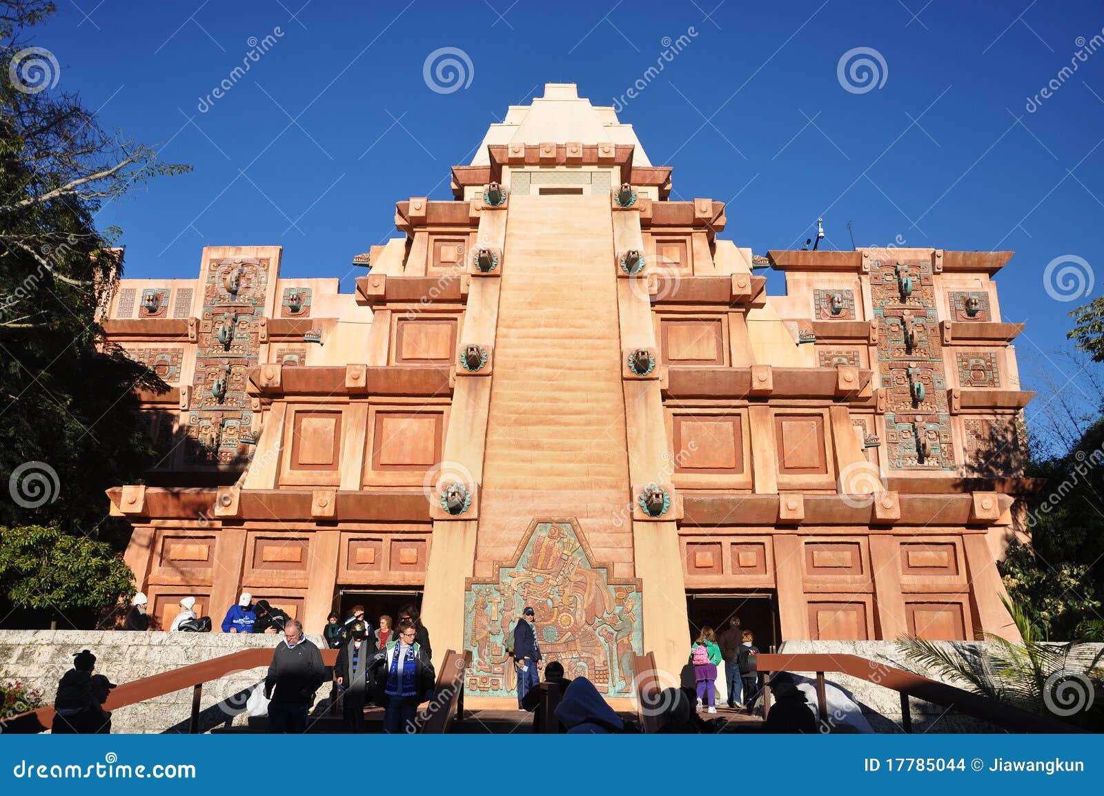 Pyramide Maya à Disney Epcot, Orlando Image stock éditorial - Image du ...