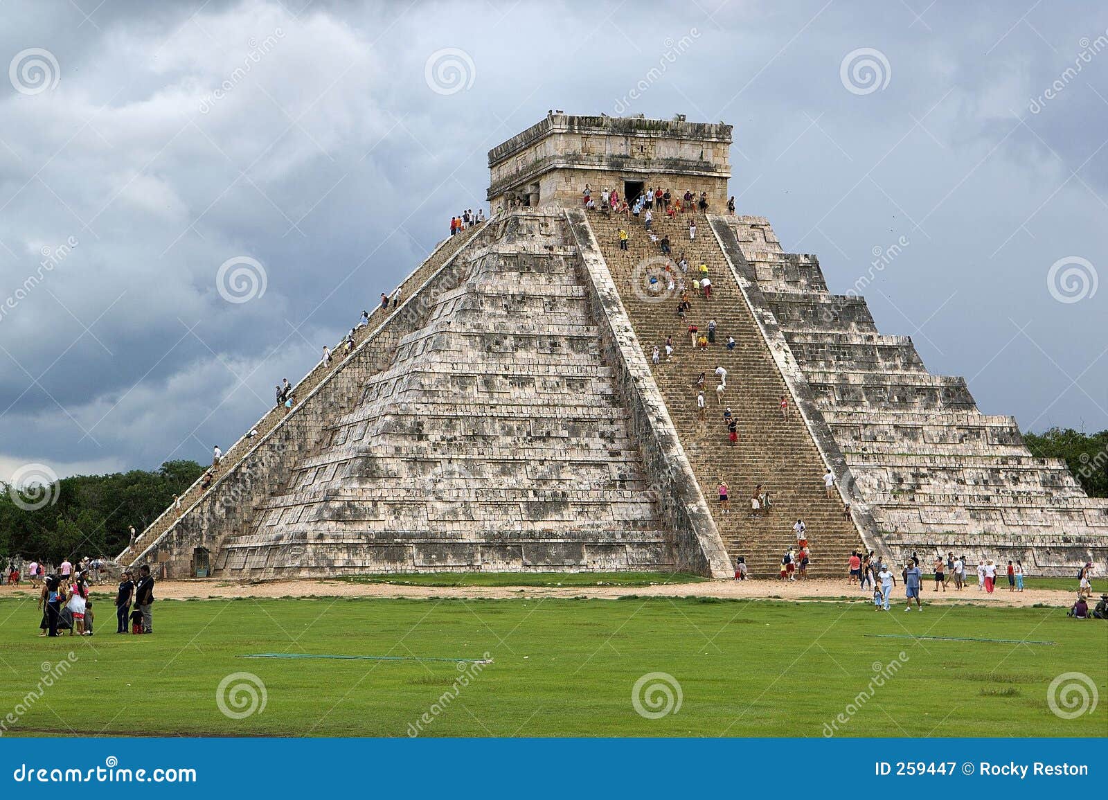 Pyramide maya photographie éditorial. Image du accomplissement - 259447