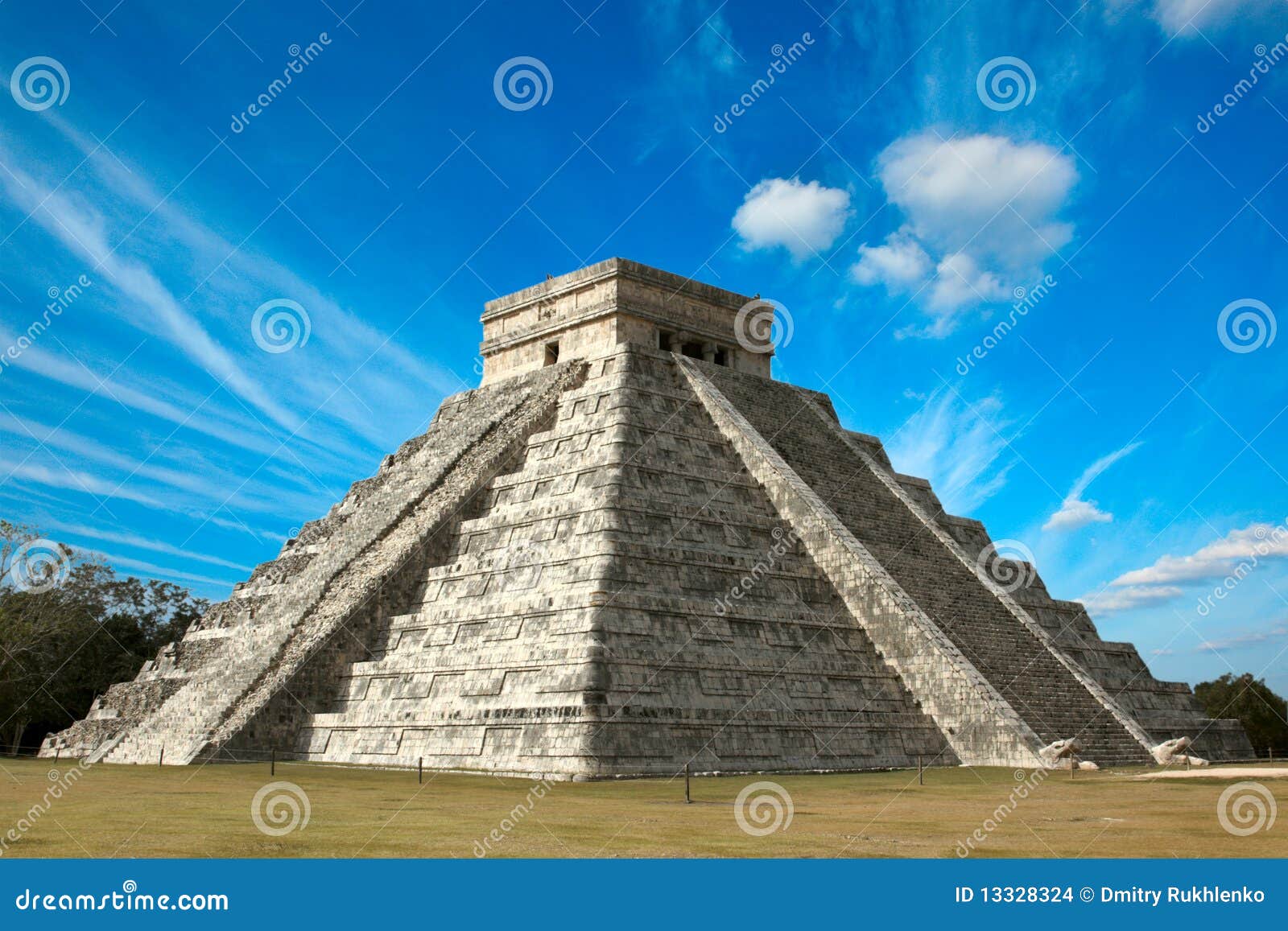 Pyramide Maya Dans Chichen-Itza, Mexique Photo stock - Image du indien ...