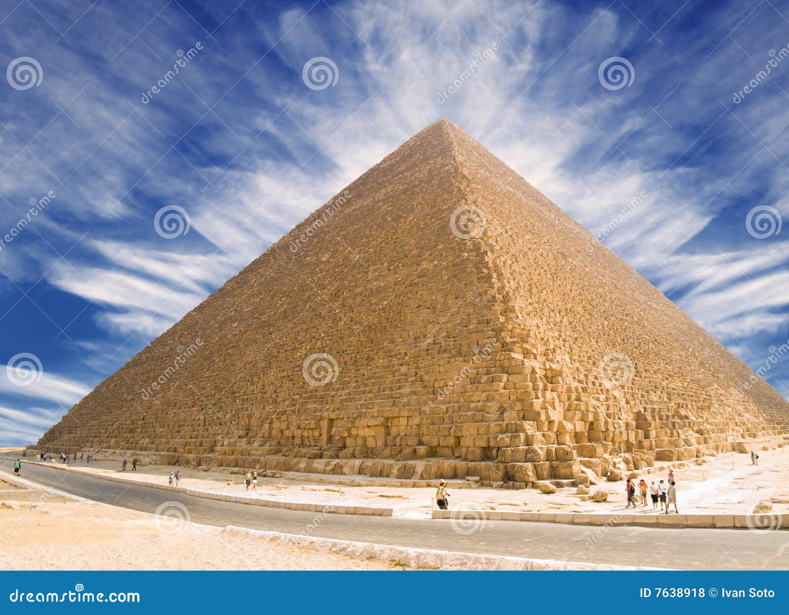 Pyramide von Cheops redaktionelles stockfoto. Bild von pyramiden - 7638918