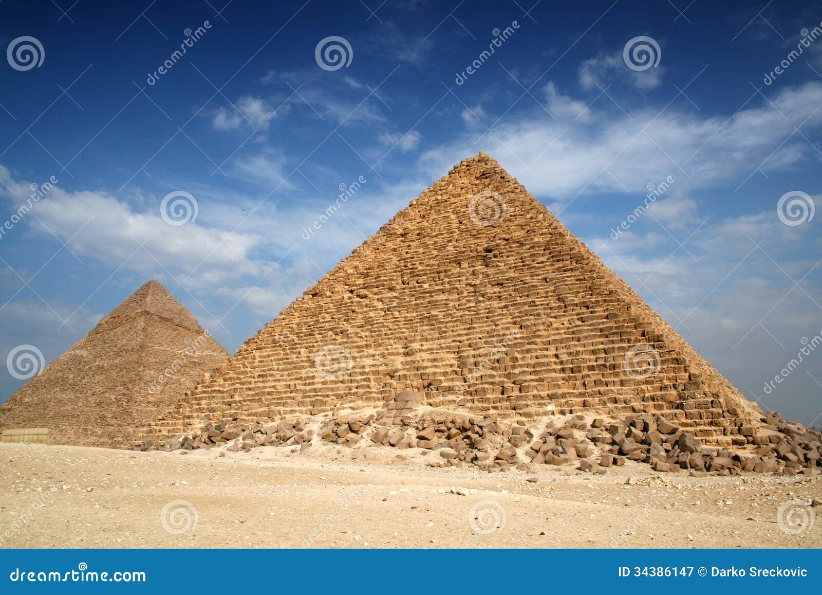 Pyramiden von gizeh stockbild. Bild von grab, abstand - 34386147