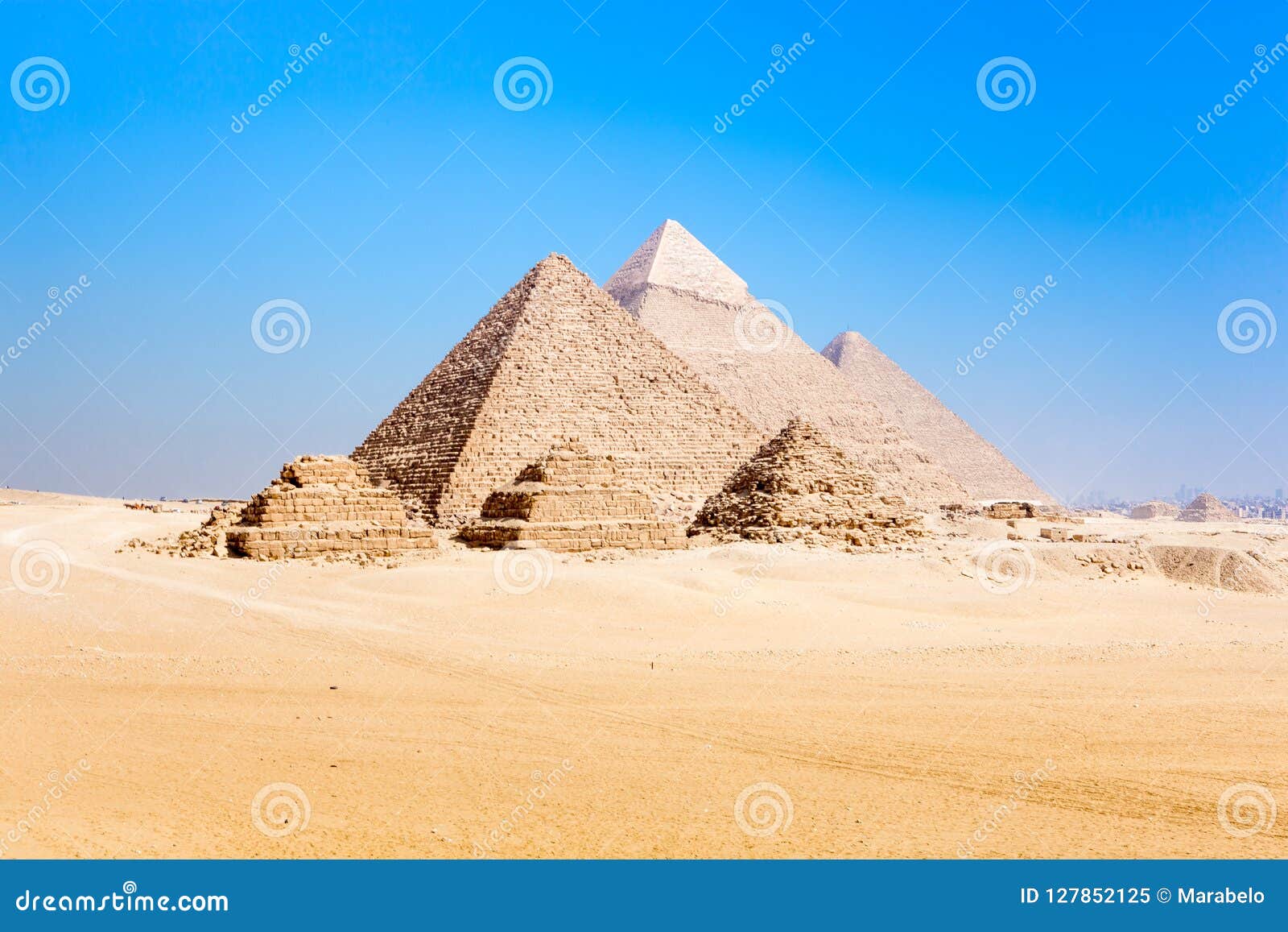 The Pyramids at Giza in Egypt Stock Image - Image of menkaure ...