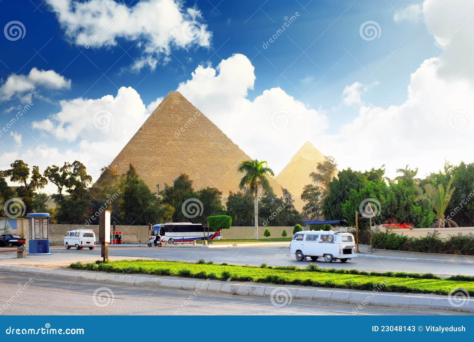 Pyramids and Present Day of Giza Town Stock Image - Image of menkaure ...