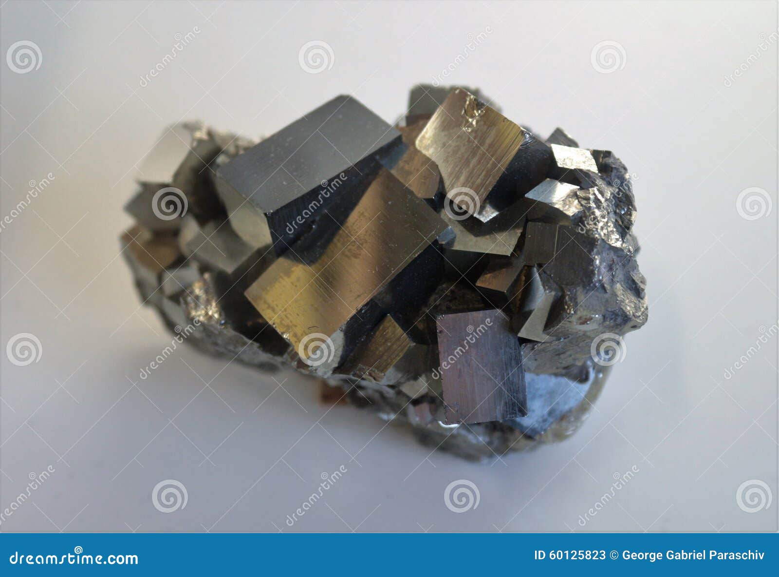 Pyriet - Ijzermineraal stock afbeelding. Image of geleid - 60125823