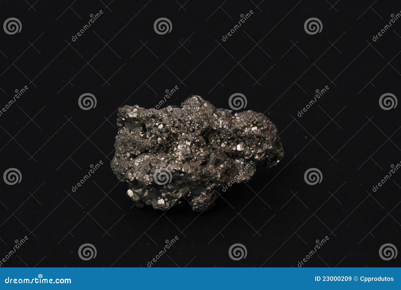 Pyriet kristallen stock afbeelding. Image of geologisch - 23000209