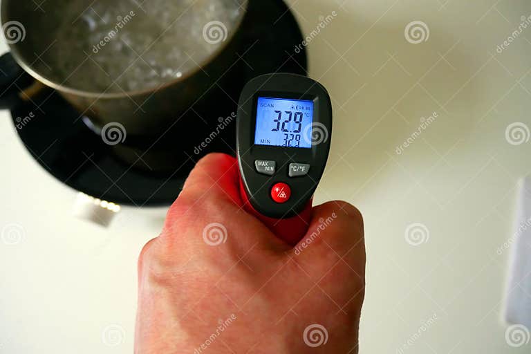 Pyrometer Measurement of the Cooking Surface. Measuring the Temperature ...