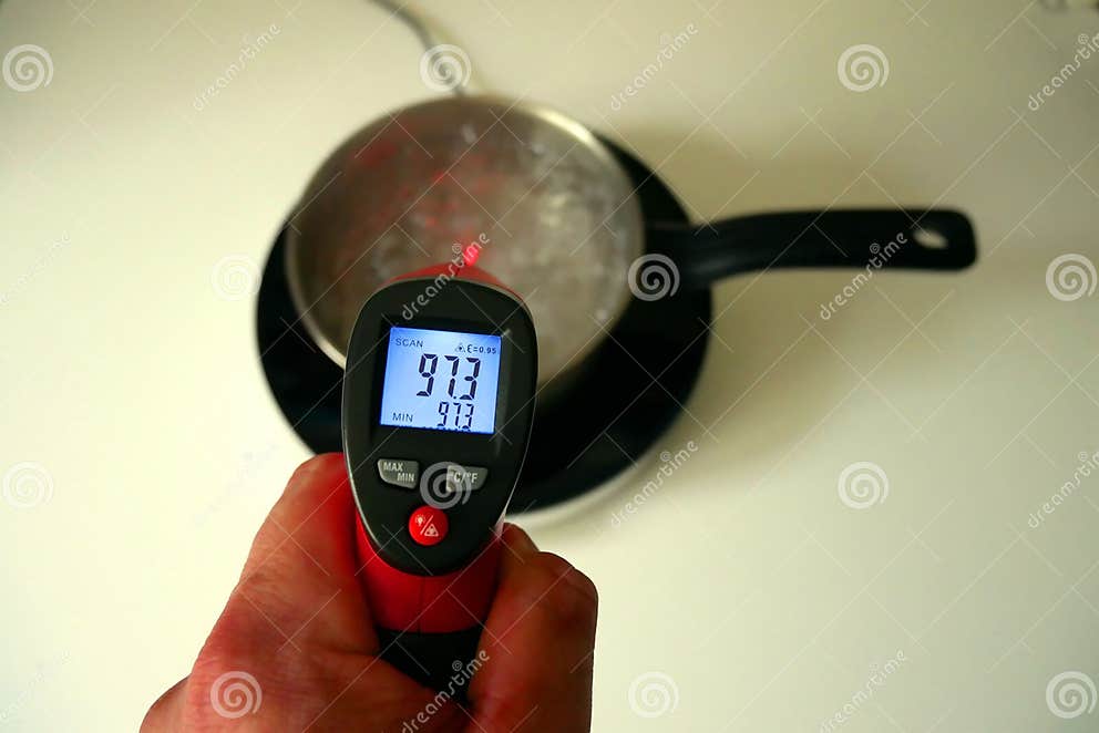 Pyrometer Measurement of the Cooking Surface. Measuring the Temperature ...