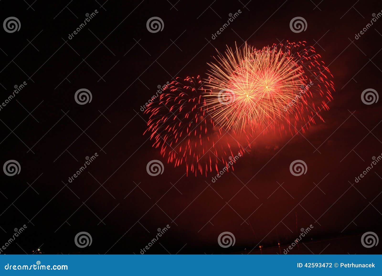 Pyrotechnie/feux D'artifice Photo stock - Image du épanouissement ...
