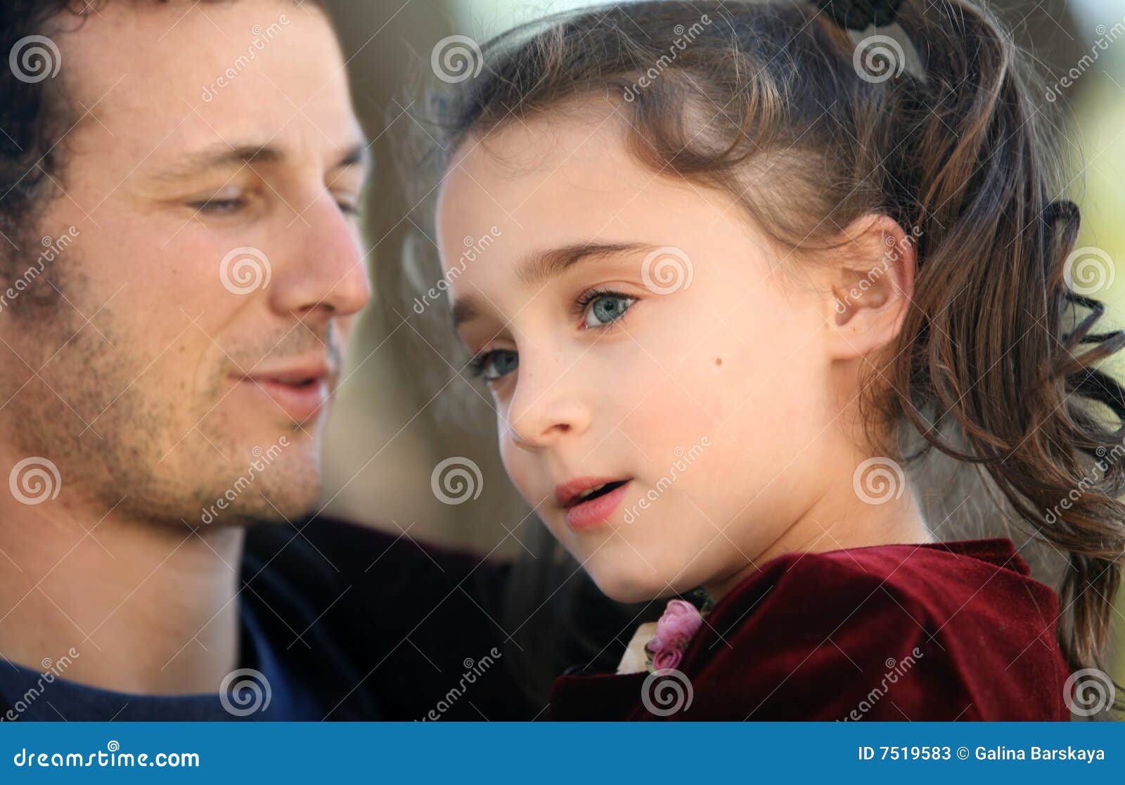 Père Et Sa Fille Image Stock Image Du Gosses Interaction 7519583