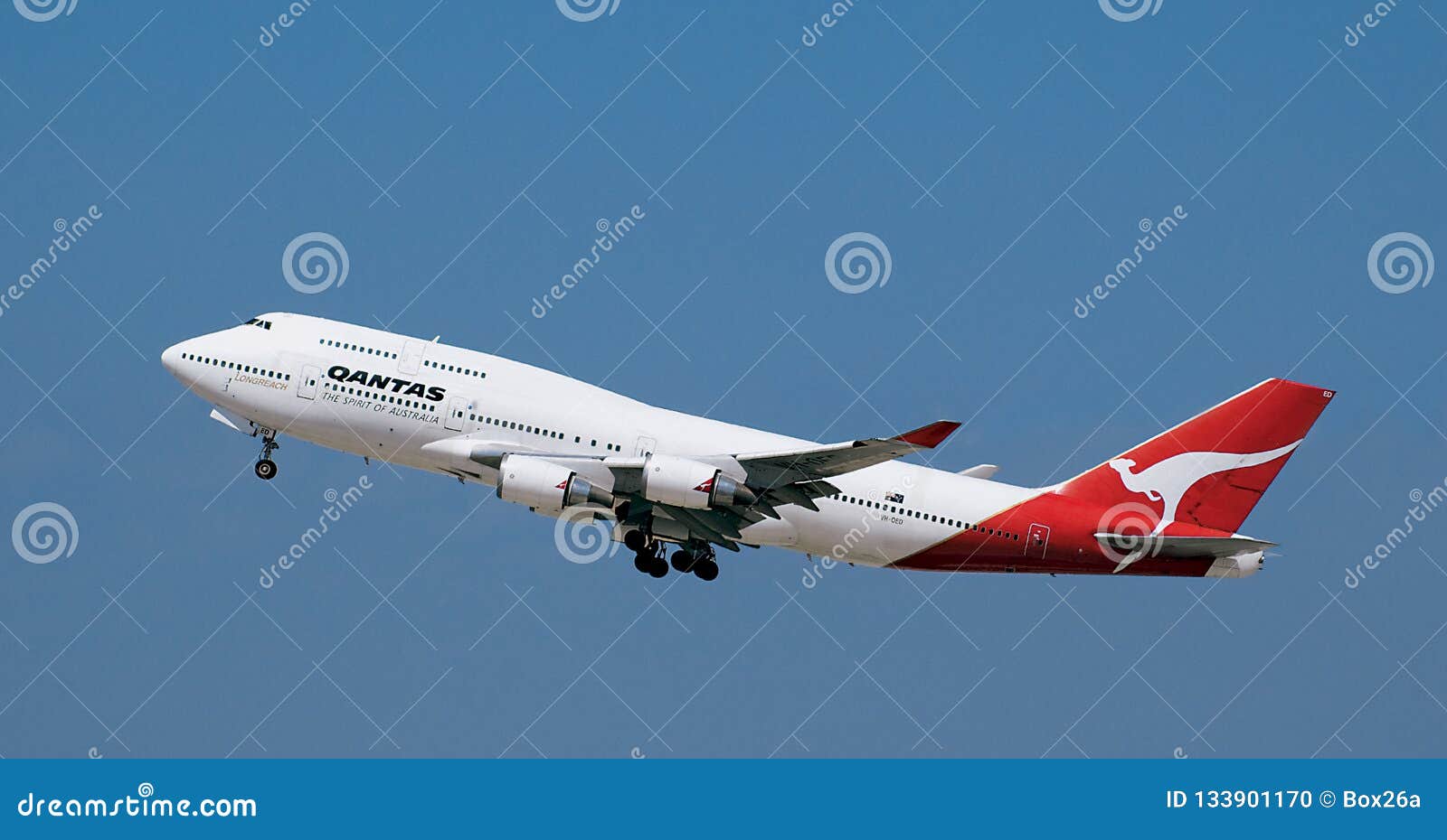 Qantas Boeing 747 Jumbo Jet Taking Off Editorial Image - Image of ...