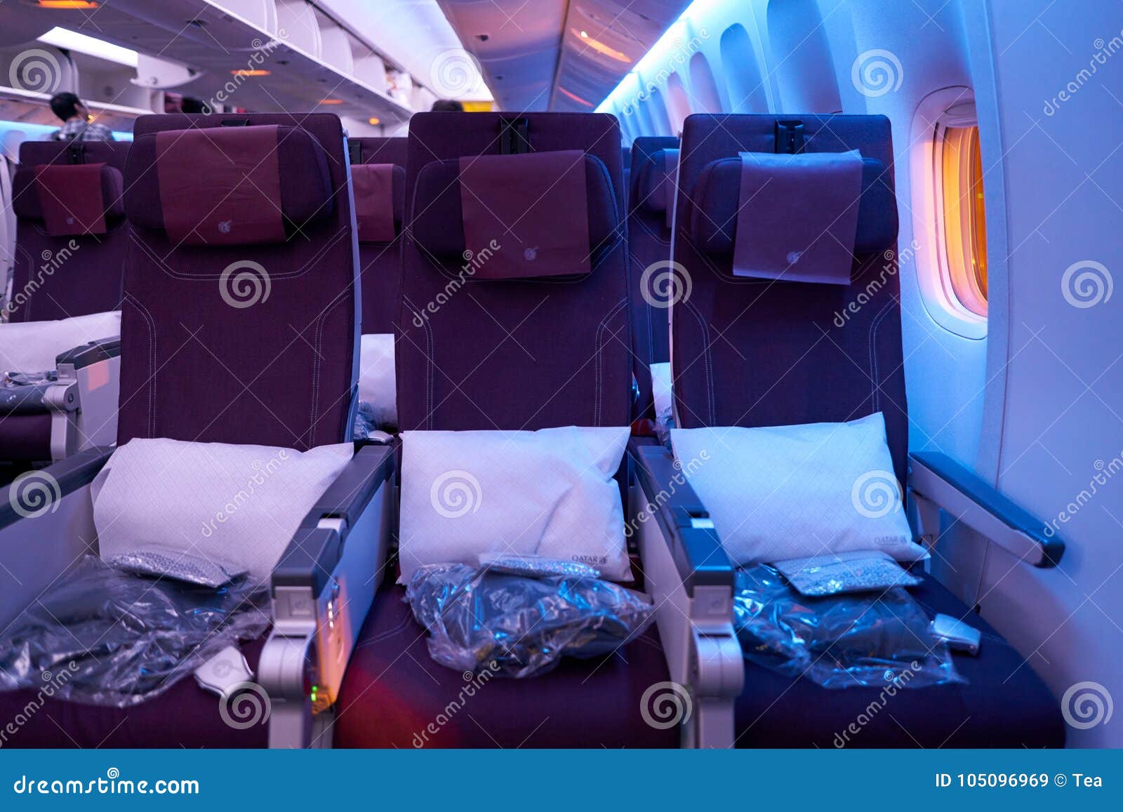 Qatar Airways Boeing 777 imagen de archivo editorial. Imagen de airway ...