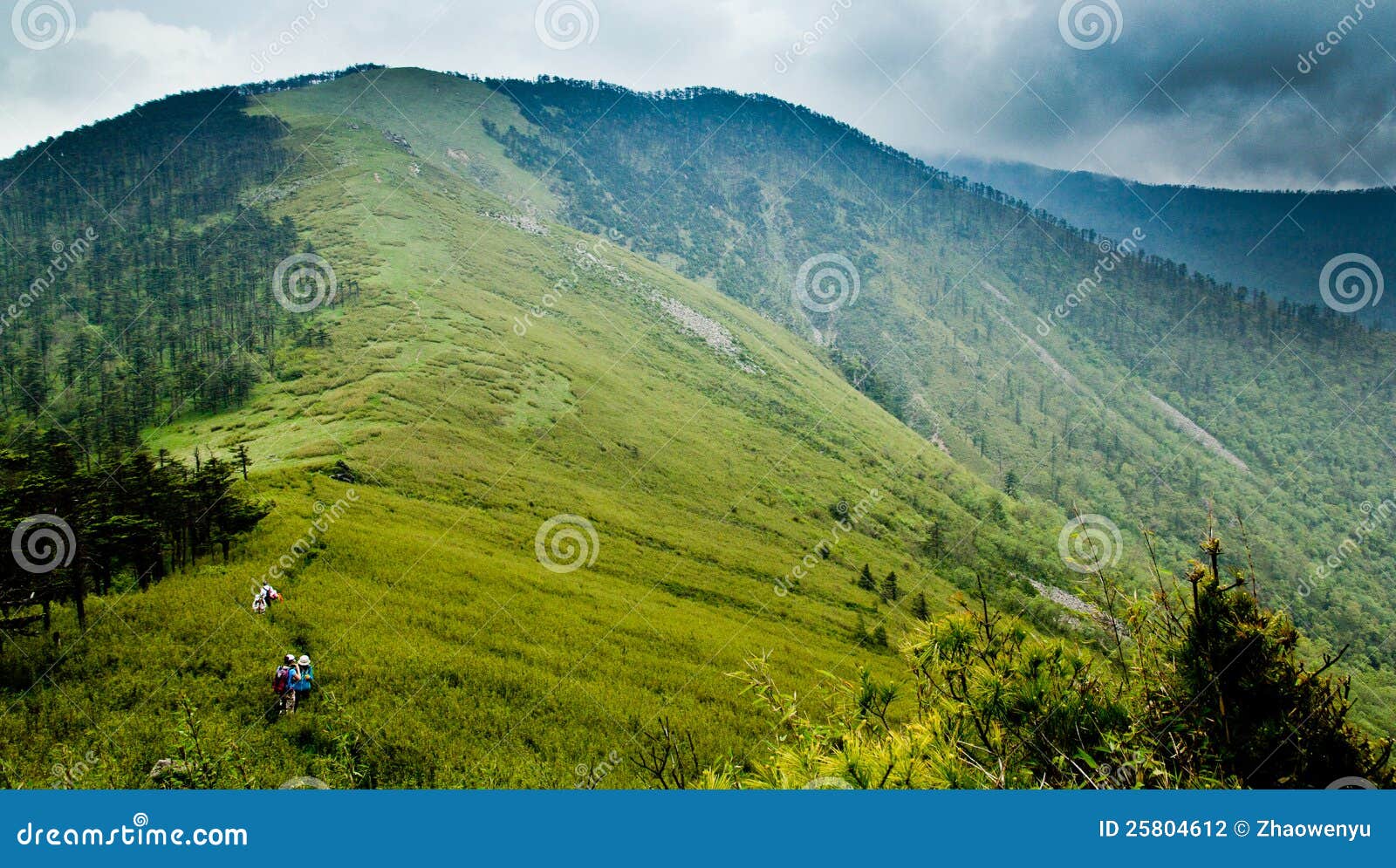 The Qinling Mountain Ridge stock photo. Image of boundaries - 25804612