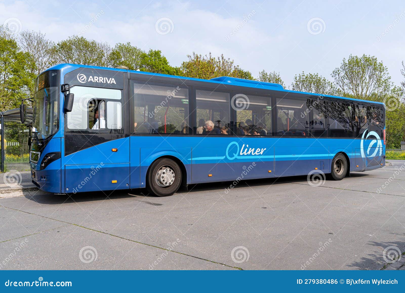 Qliner bus editorial photo. Image of regular, service - 279380486