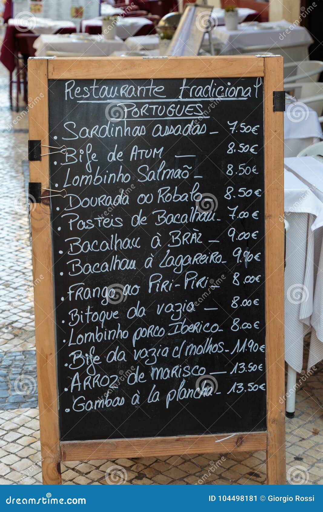 Quadro Do Menu Do Restaurante Na Rua Portuguesa Imagem de Stock ...